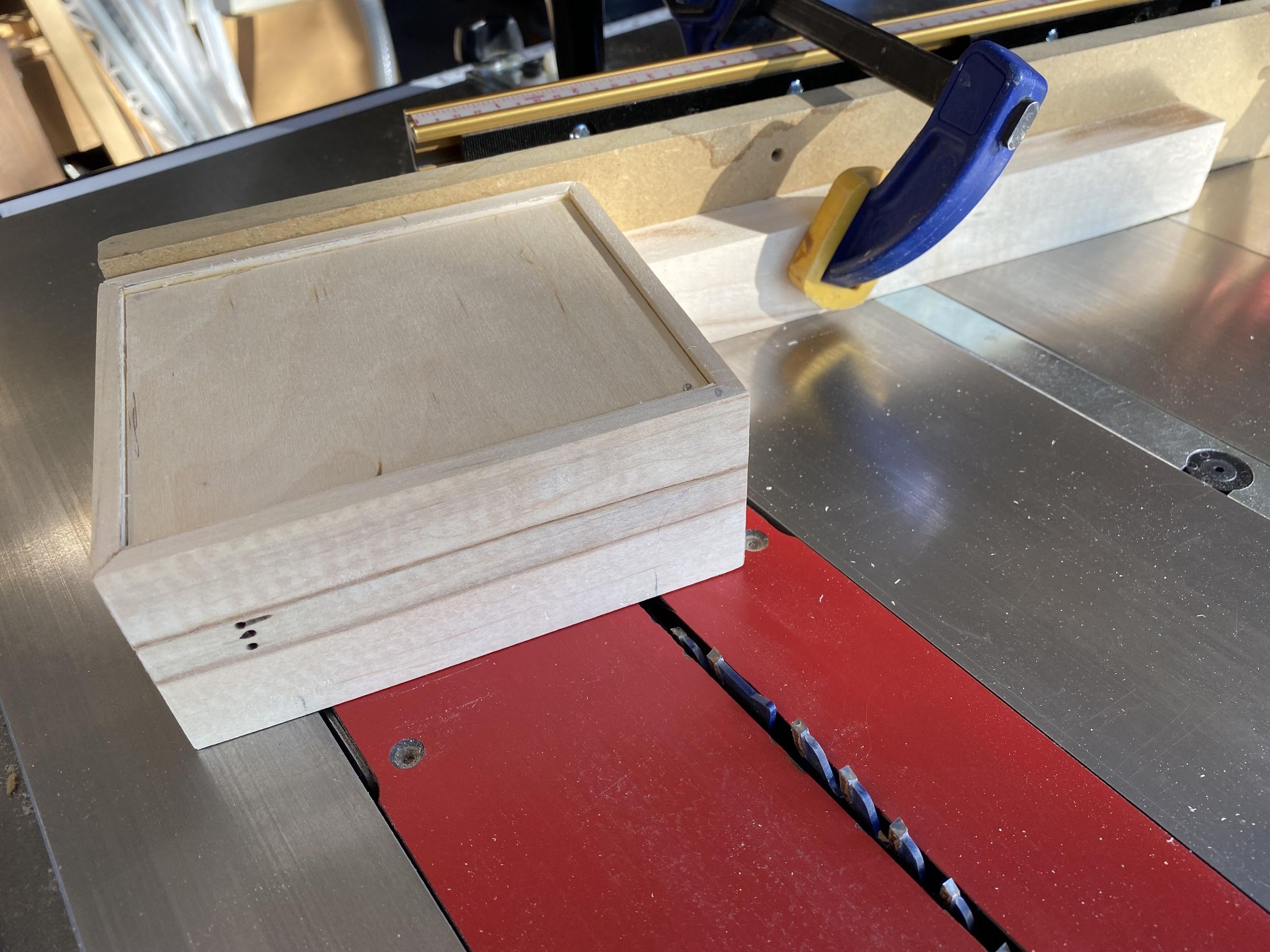 A Novel Way to Set a Box Lid : 7 Steps (with Pictures) - Instructables