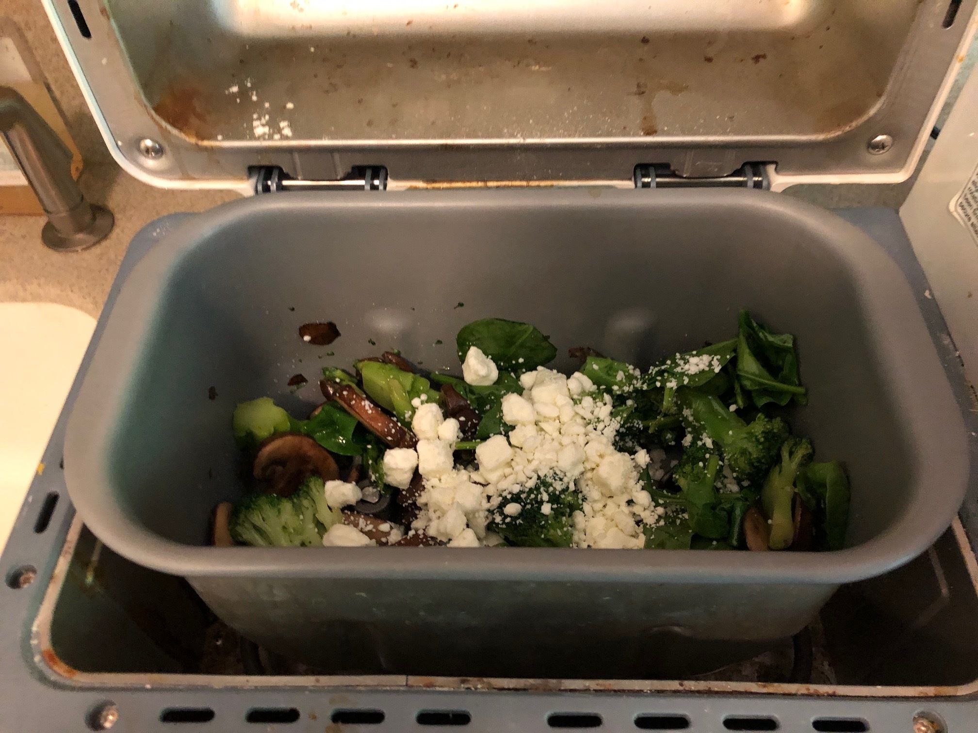 Broccoli, Spinach and Mushroom Calzone in the Bread Machine : 8 Steps ...