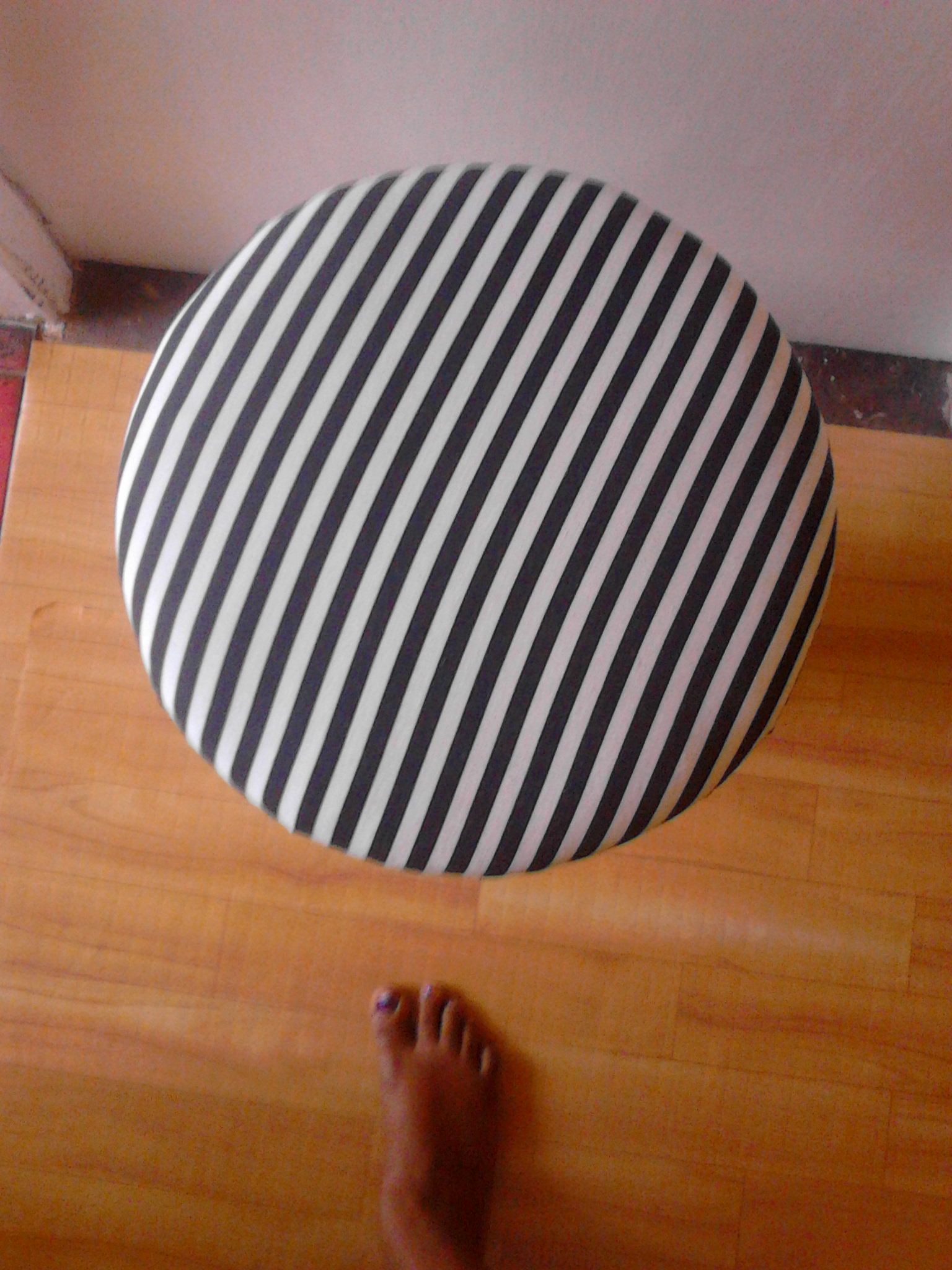 Easy No Sew Diy Round Stool Made From Plastic Spool Thingy : 3 Steps ...