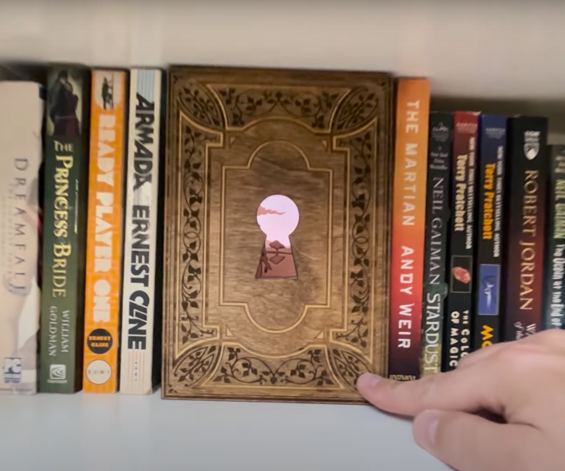 Keyhole Book Nook With Switchable Scenes : 9 Steps (with Pictures ...