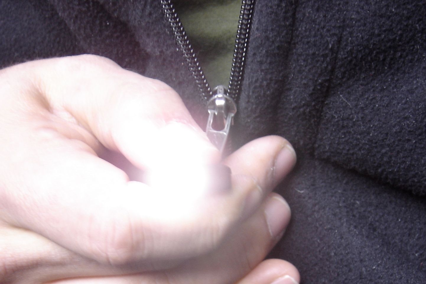 LED Zipper Pulls - Cheap and Handy : 3 Steps - Instructables