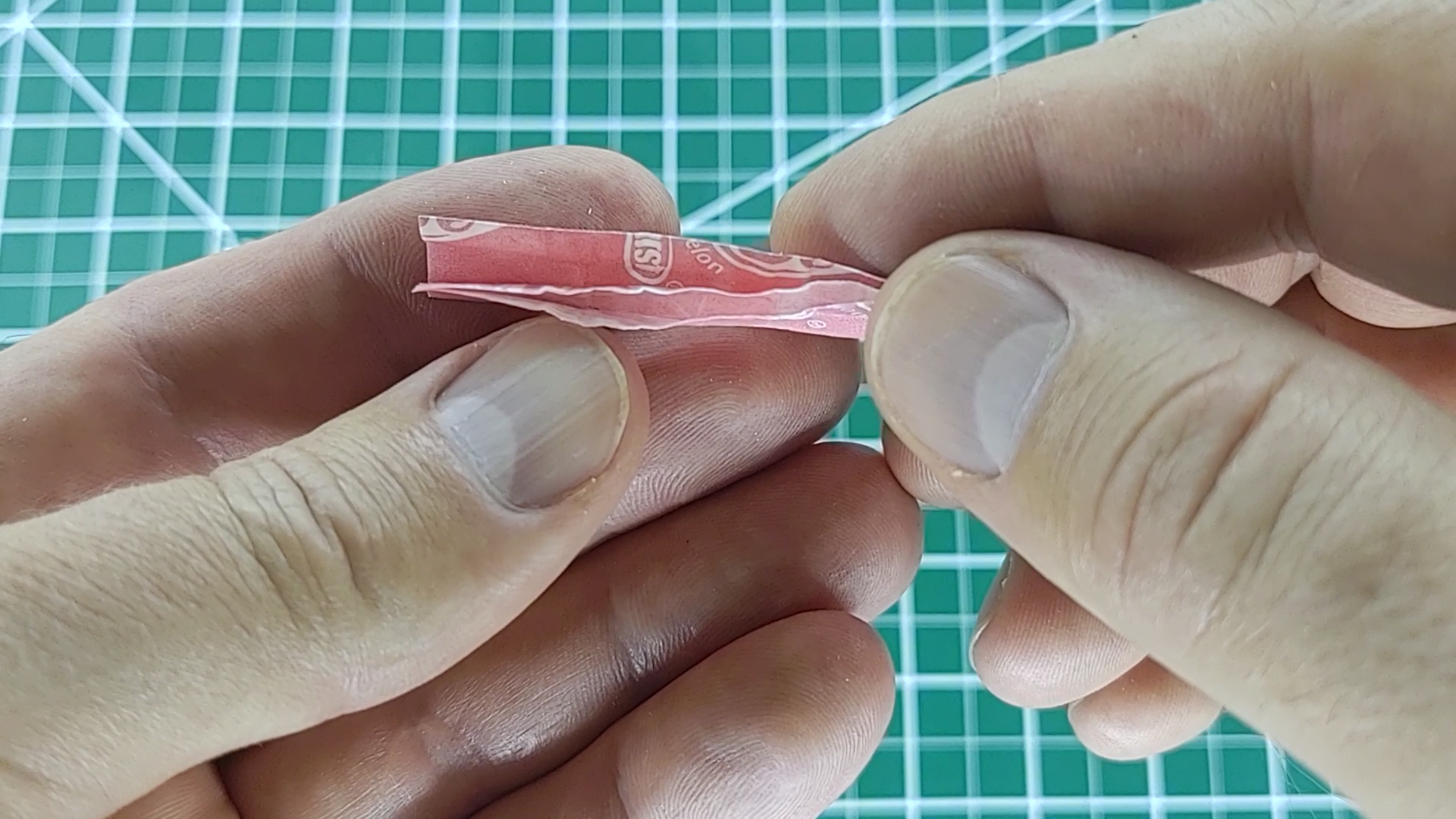 How to Make a Candy Wrapper Chain : 7 Steps (with Pictures) - Instructables