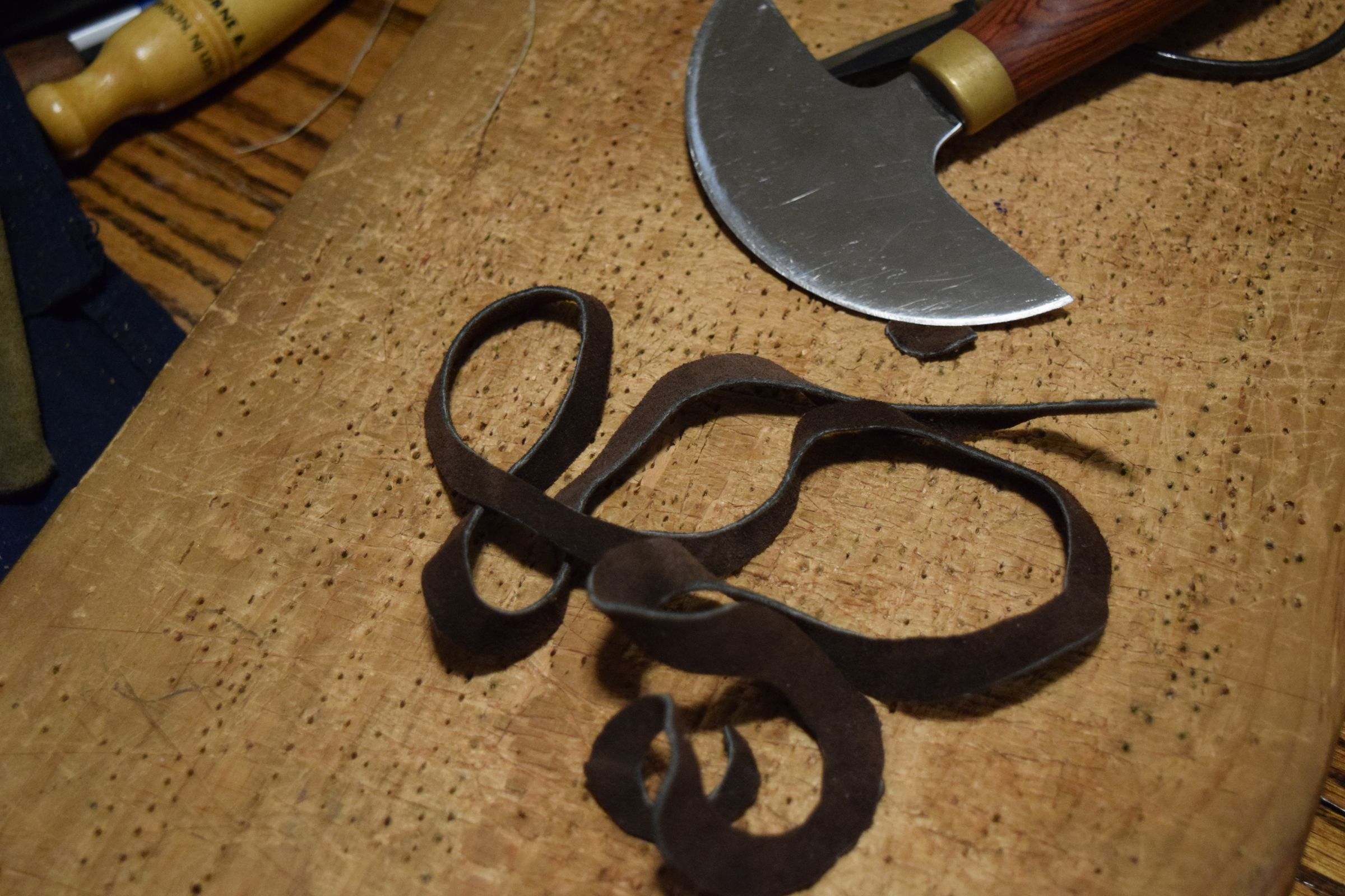 Simple Leather Project From Scraps : 8 Steps (with Pictures ...