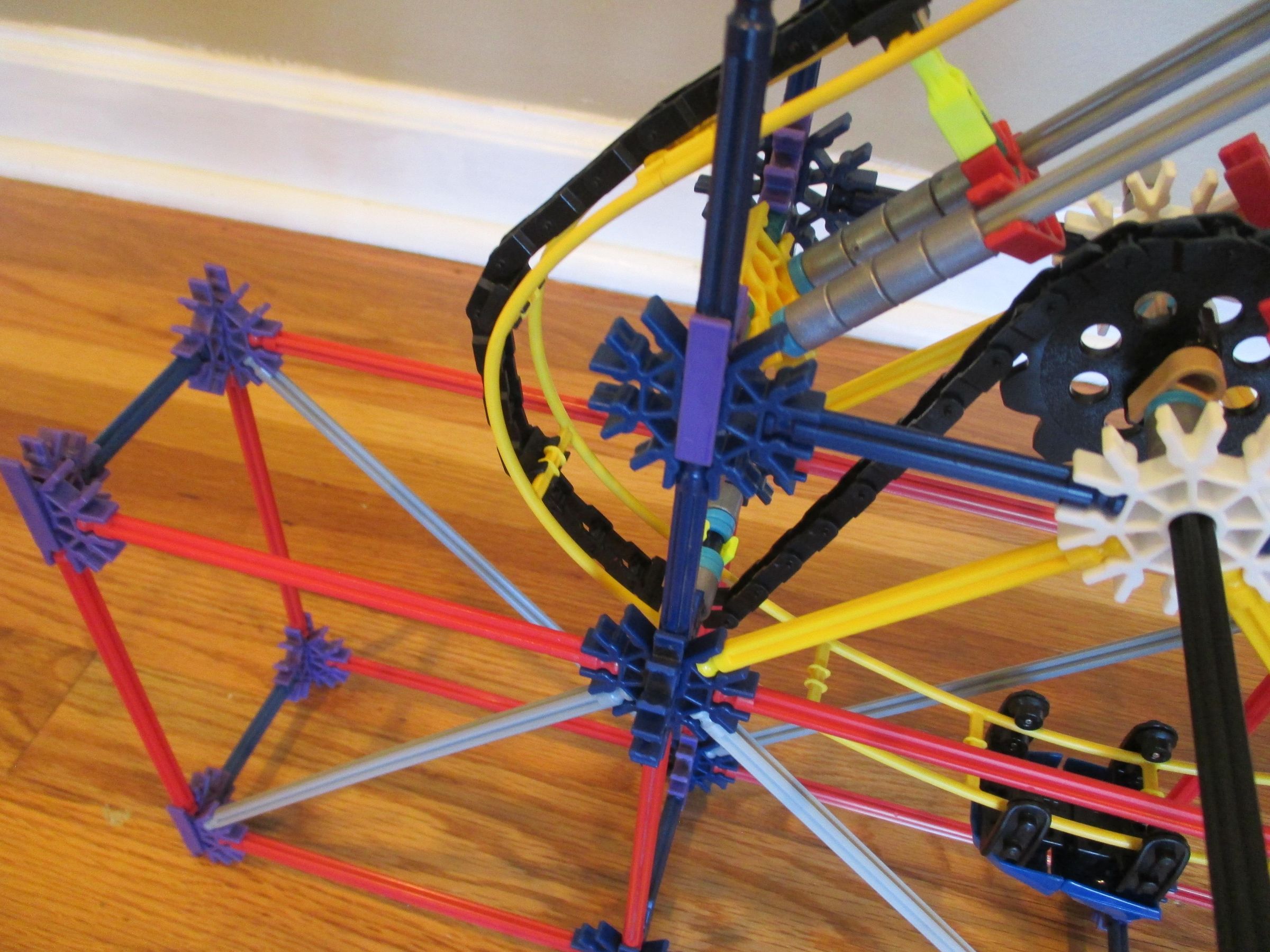 Rollercoaster Push Lift: a K'nex Ball Machine Lift : 8 Steps ...
