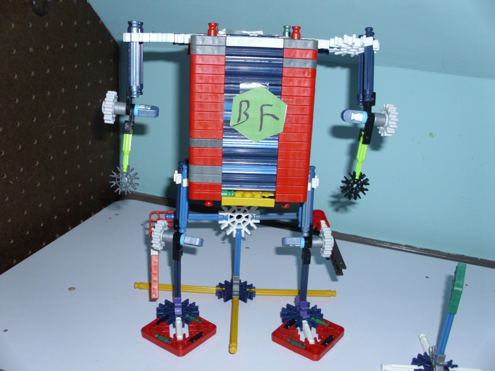 K'nex Transforming 'Baby Face' to Headless Robot : 6 Steps - Instructables