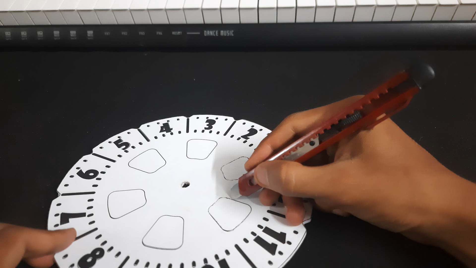 How to Make a Clock That Tells Time With a Twist...? : 8 Steps (with ...