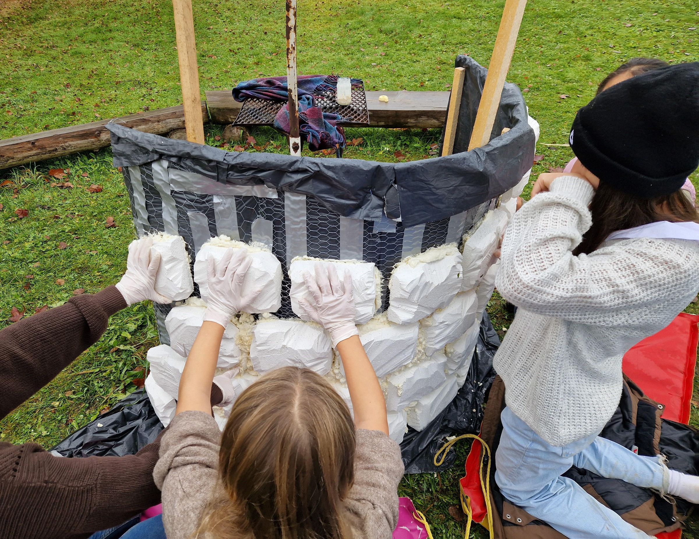 DIY Creepy Faux Well (Lightweight and Dismantlable) : 14 Steps (with ...