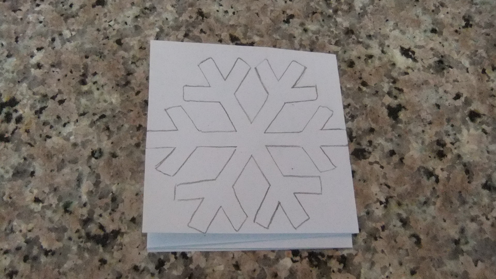 Paper Chain Snowflakes : 4 Steps (with Pictures) - Instructables