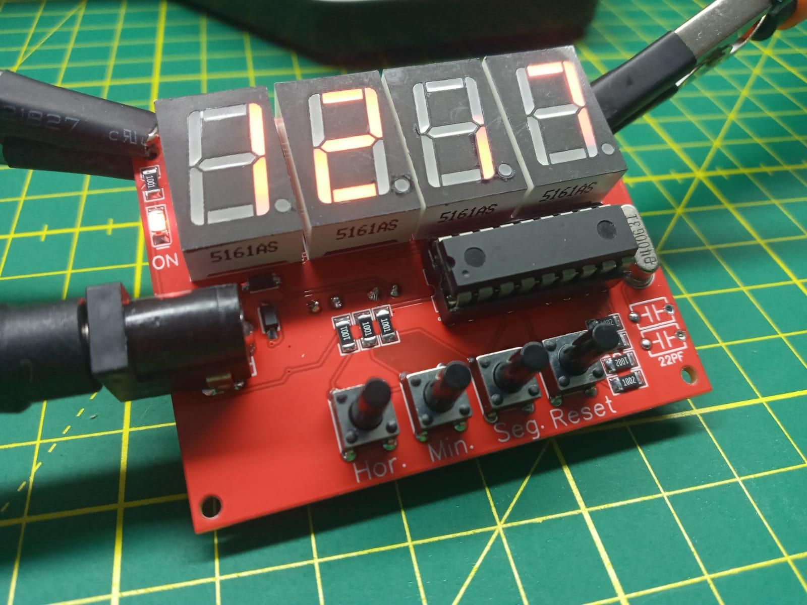 DIGITAL CLOCK PIC : 7 Steps - Instructables