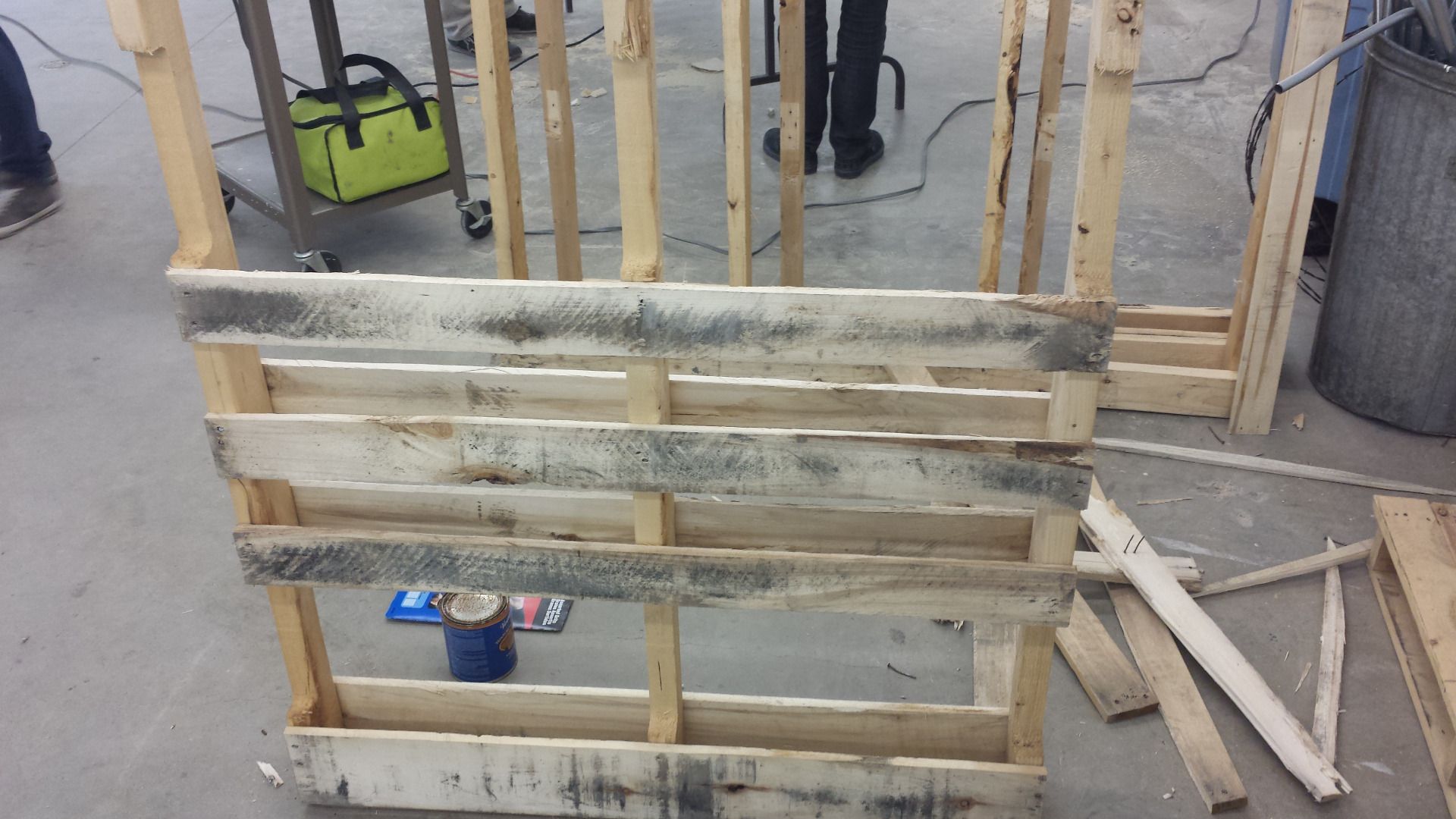 Wood Pallet Mini Bar : 8 Steps (with Pictures) - Instructables