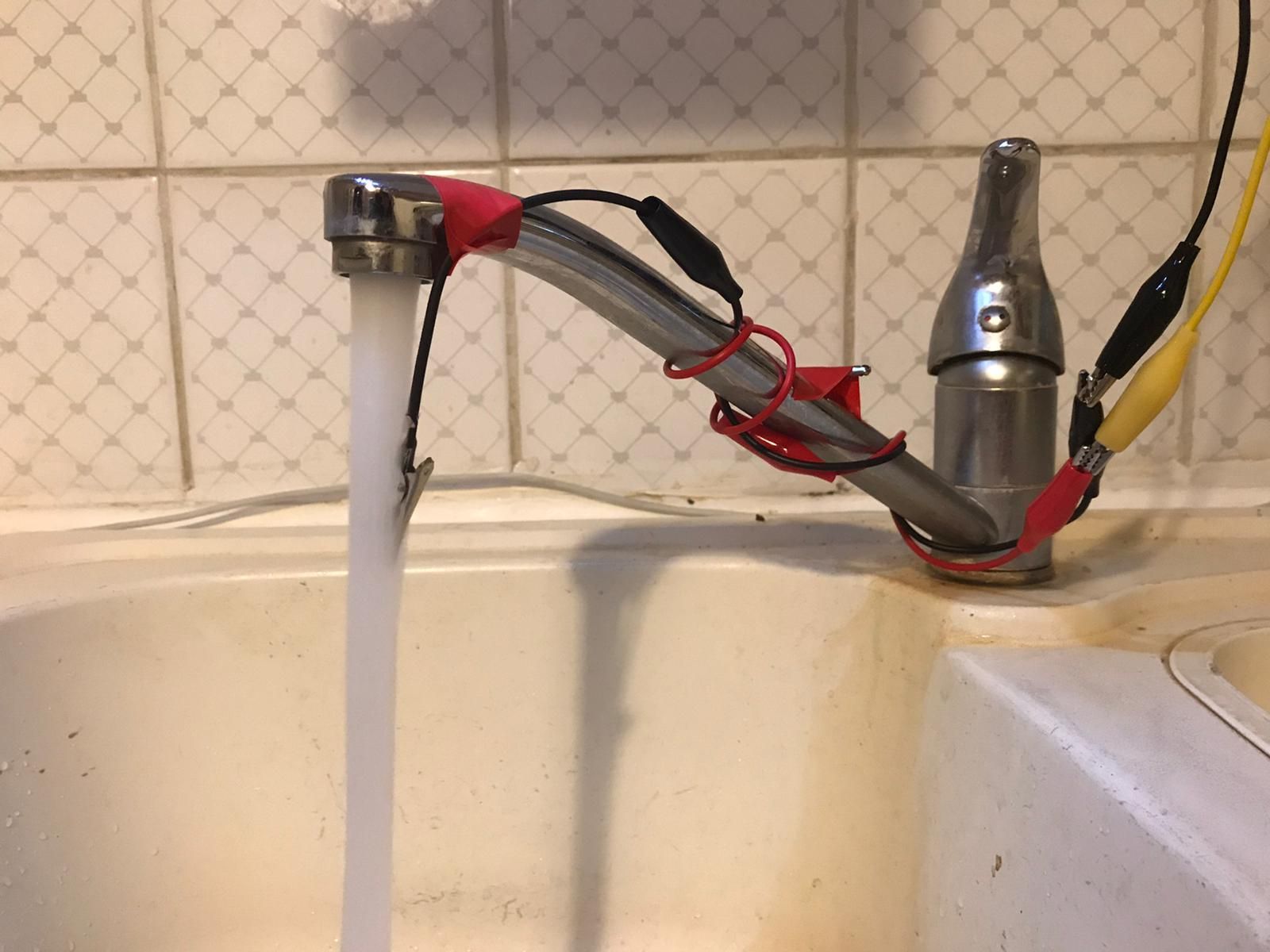 Simple L.E.D Lamp With Water Switch and Makey Makey : 9 Steps (with ...