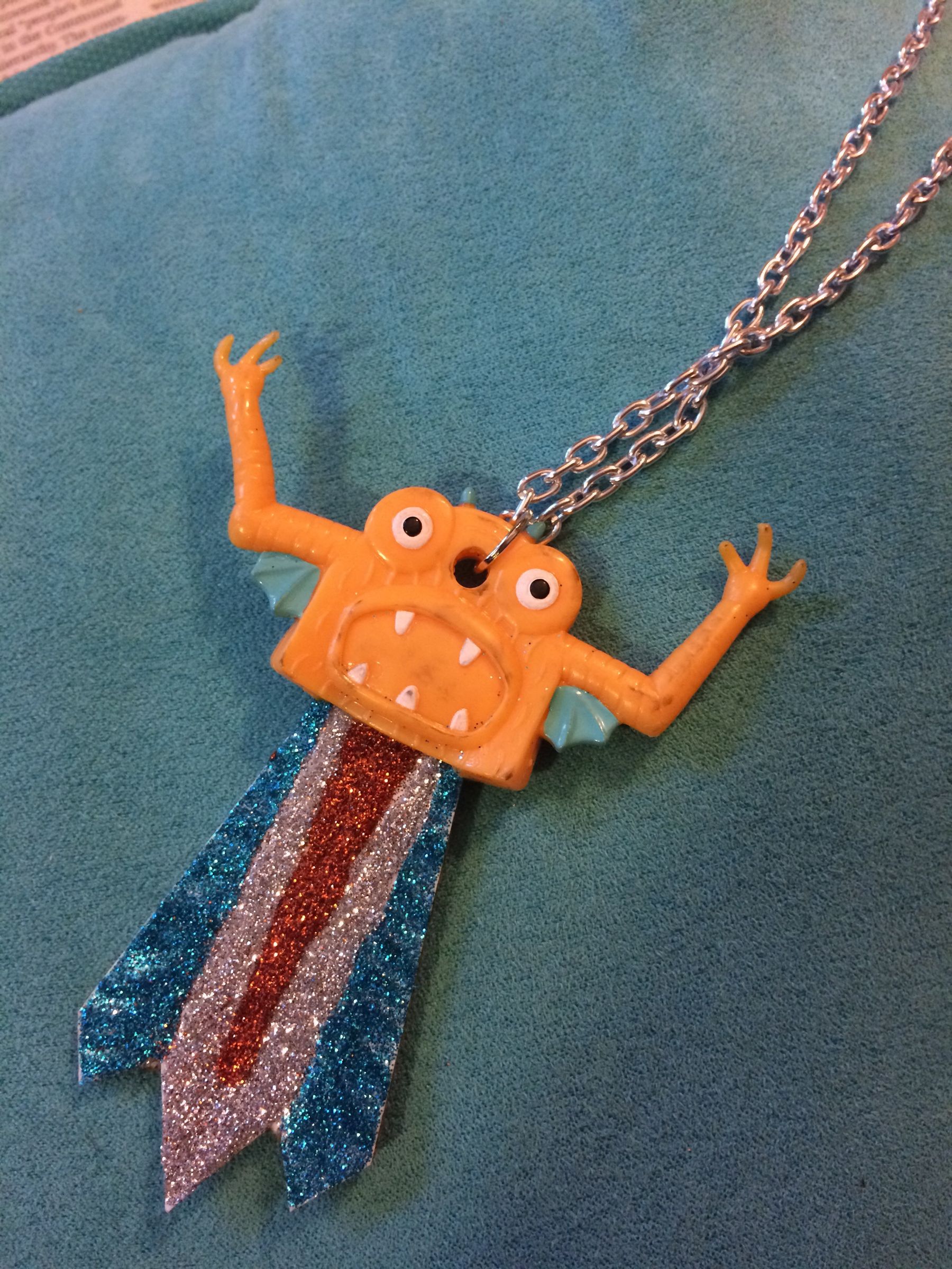GLITTER MONSTER Necklaces! : 14 Steps - Instructables