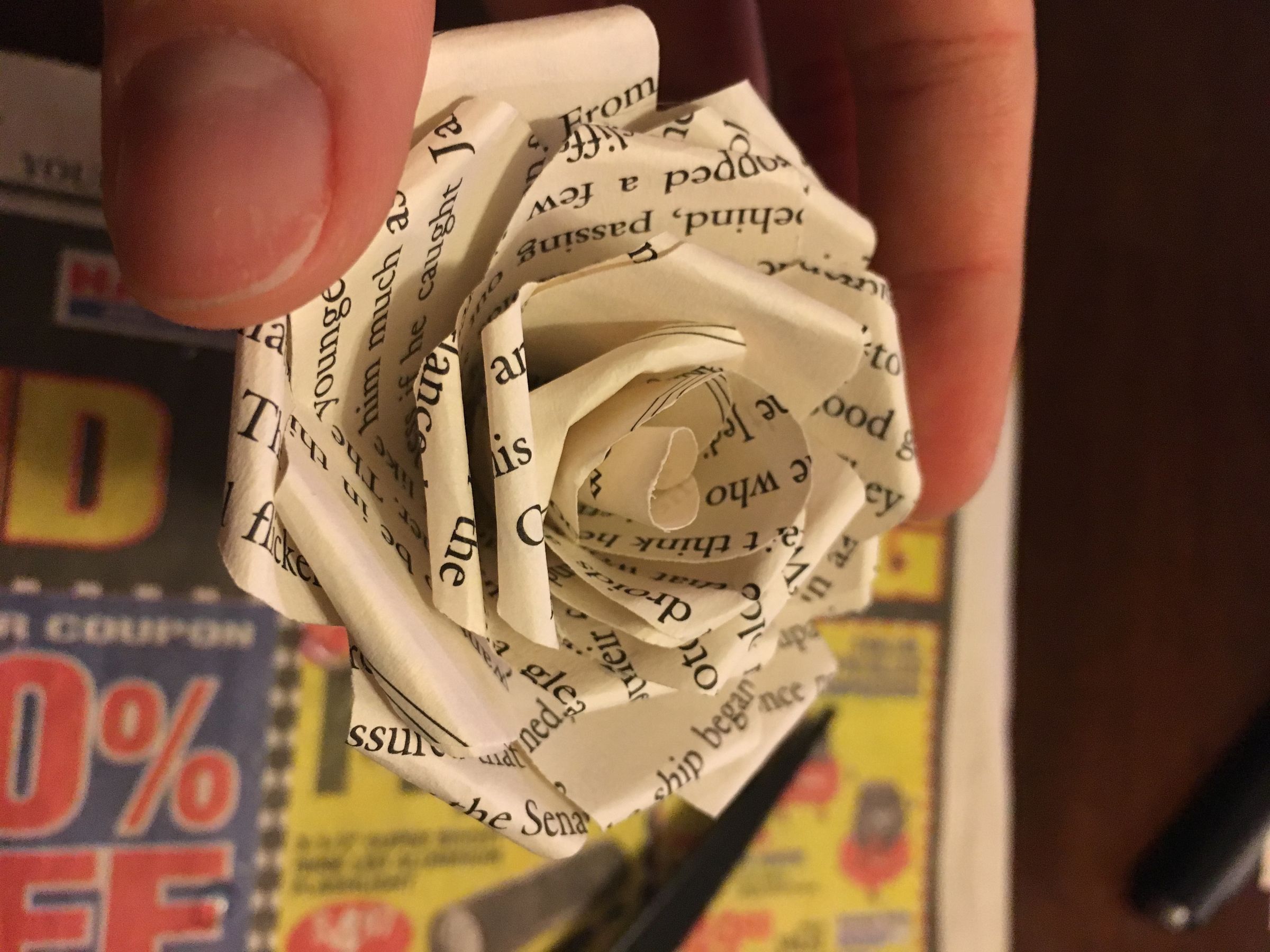 How to Make Book Page Flowers : 7 Steps (with Pictures) - Instructables