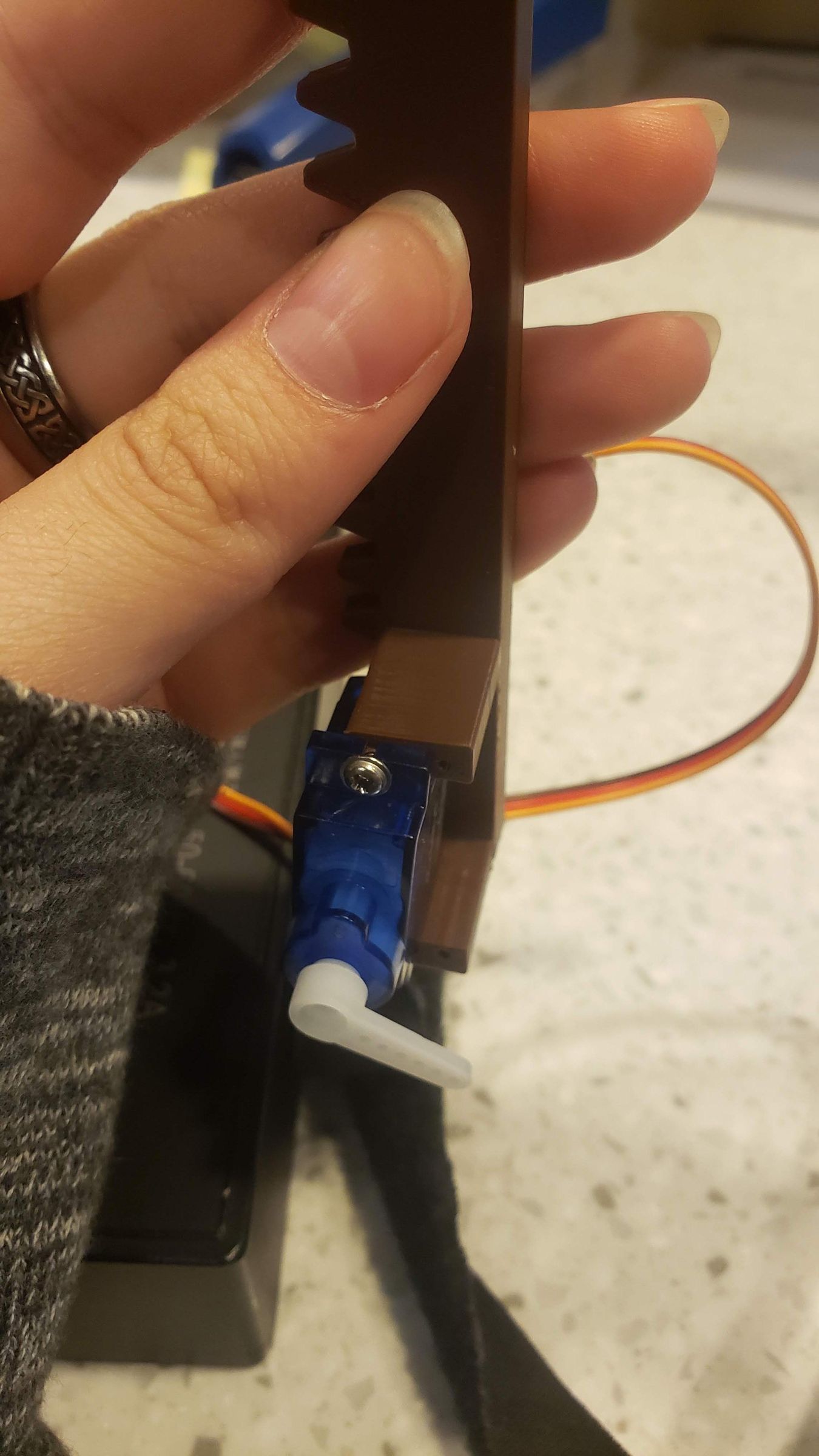 IDC 2 - Automatic Page Turner : 6 Steps - Instructables