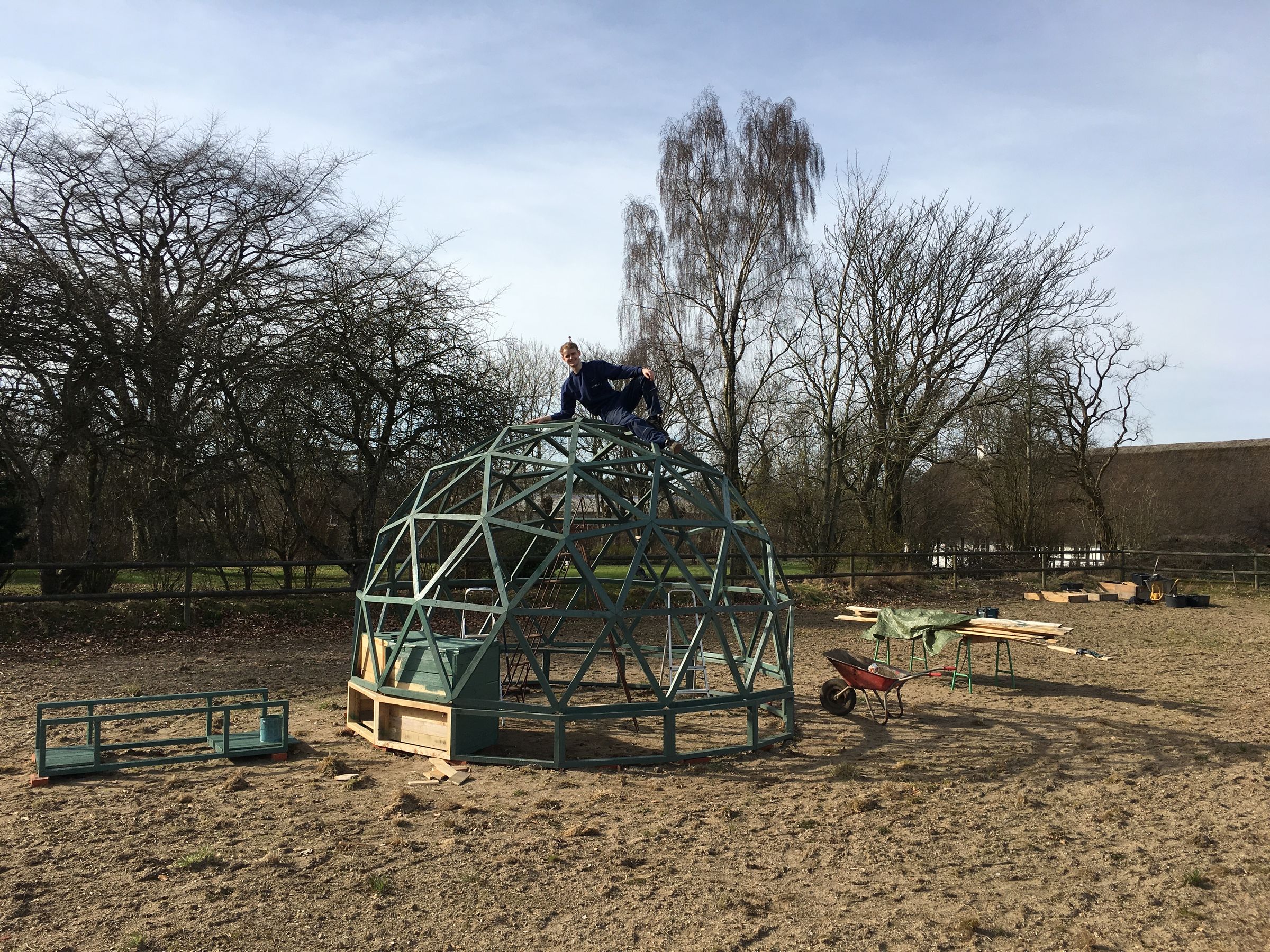 SELF-SUFFICIENT DOME : 19 Steps (with Pictures) - Instructables