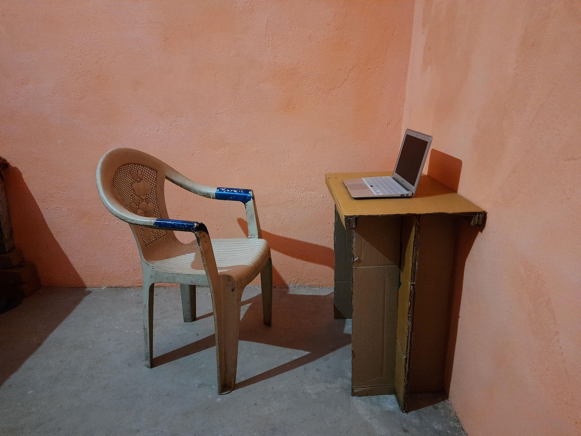 Portable Cardboard Laptop/Study Table : 3 Steps (with Pictures ...