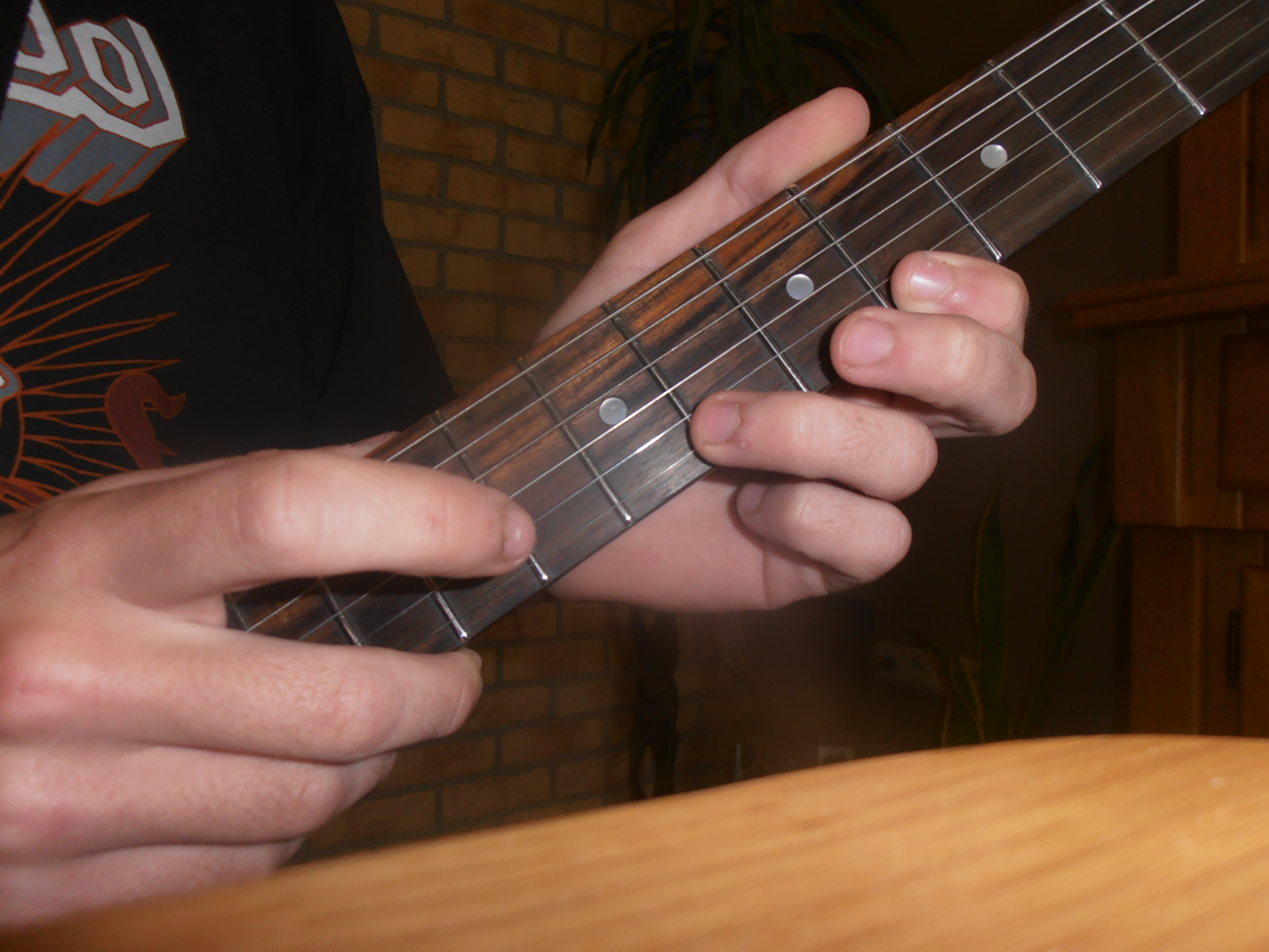 Guitar Technique: Tapping : 3 Steps - Instructables