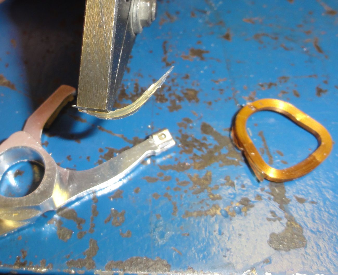 Harddisk Actuator Arm Jewellery : 7 Steps (with Pictures) - Instructables