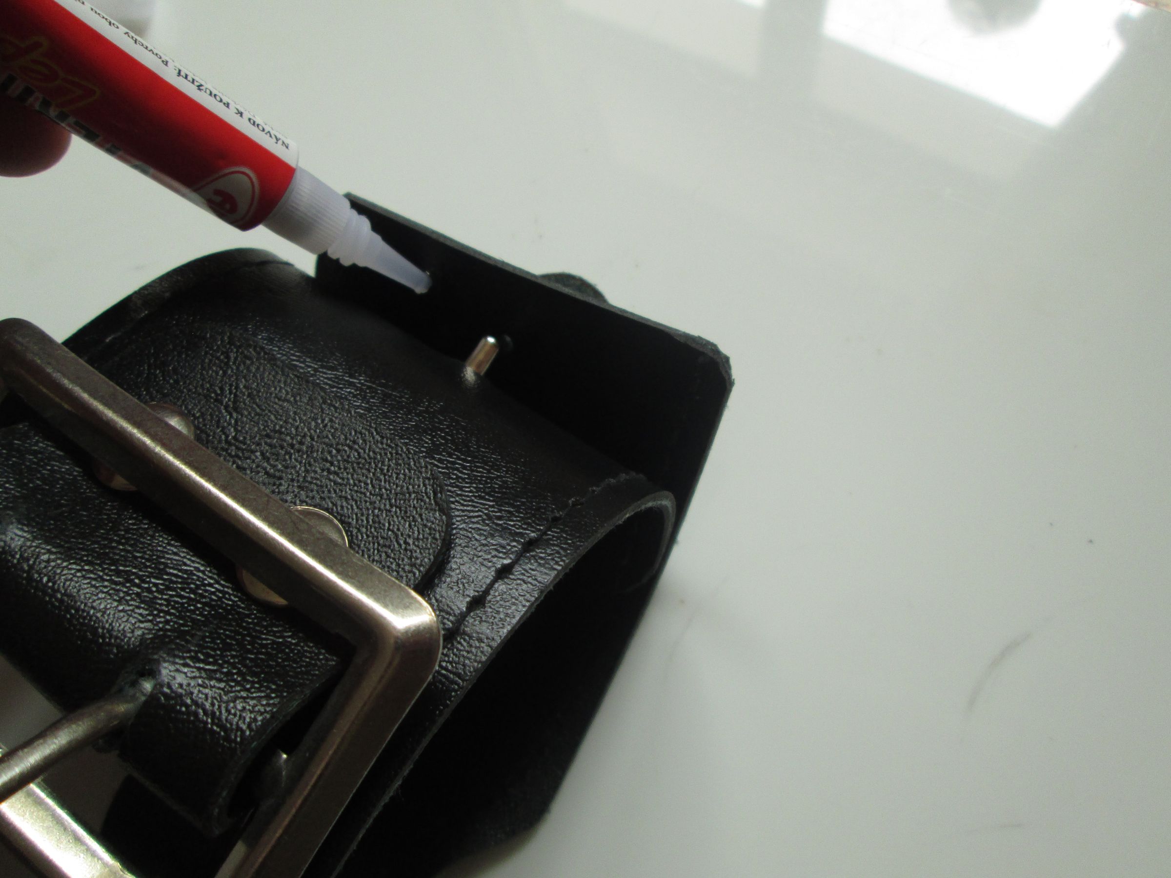 Make Handcuffs From a Suitcase : 5 Steps (with Pictures) - Instructables