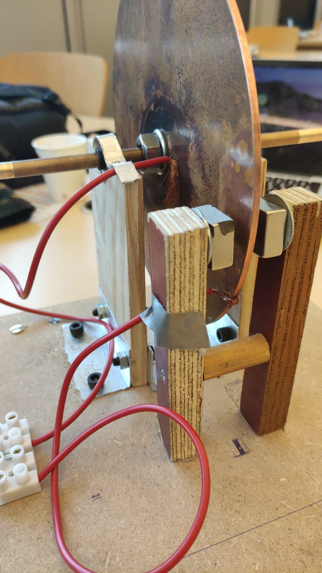 Faraday Disk Dynamo (Homopolar Generator) : 6 Steps - Instructables
