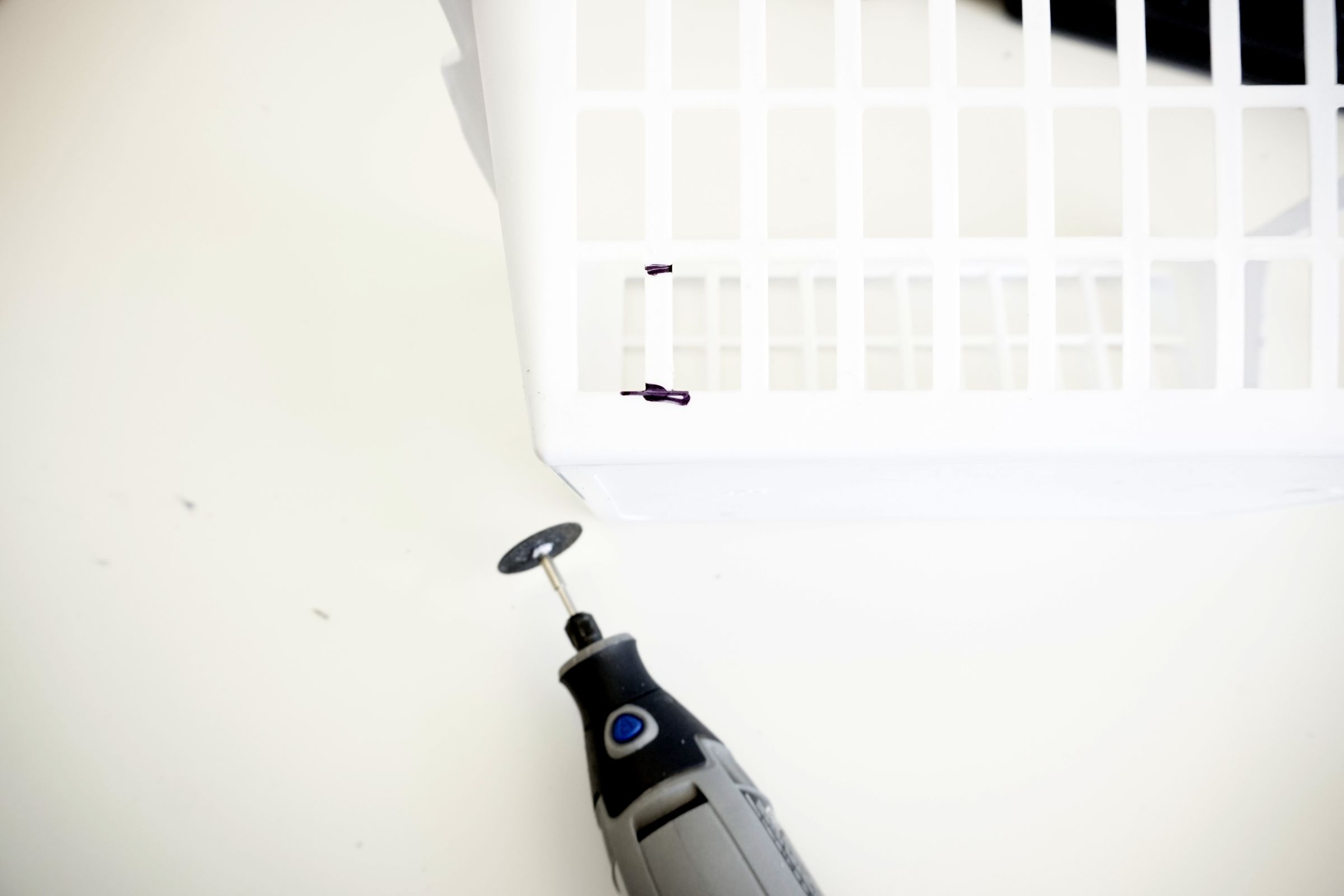 Sleek Cable Management : 4 Steps (with Pictures) - Instructables