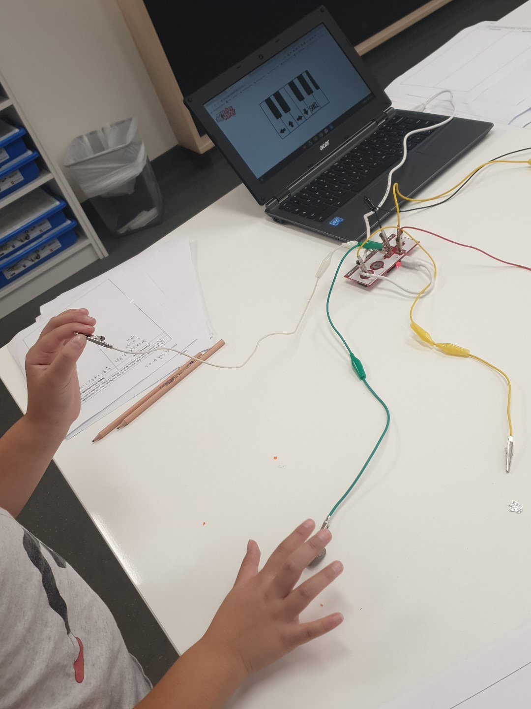 Makey Makey Portable Keyboard for Picture Book Sounds : 6 Steps ...