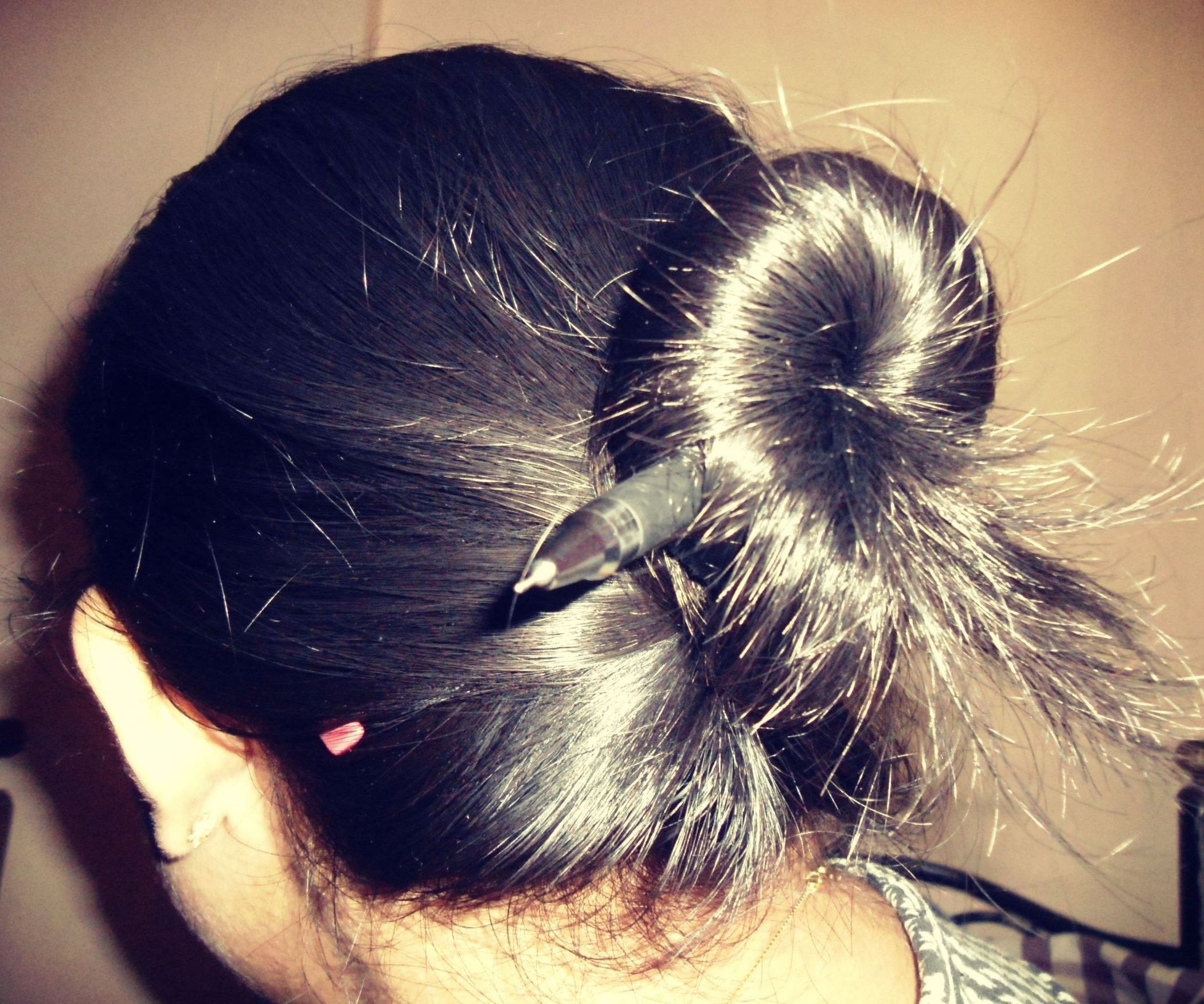 2 Minutes Hair Bun. : 6 Steps - Instructables