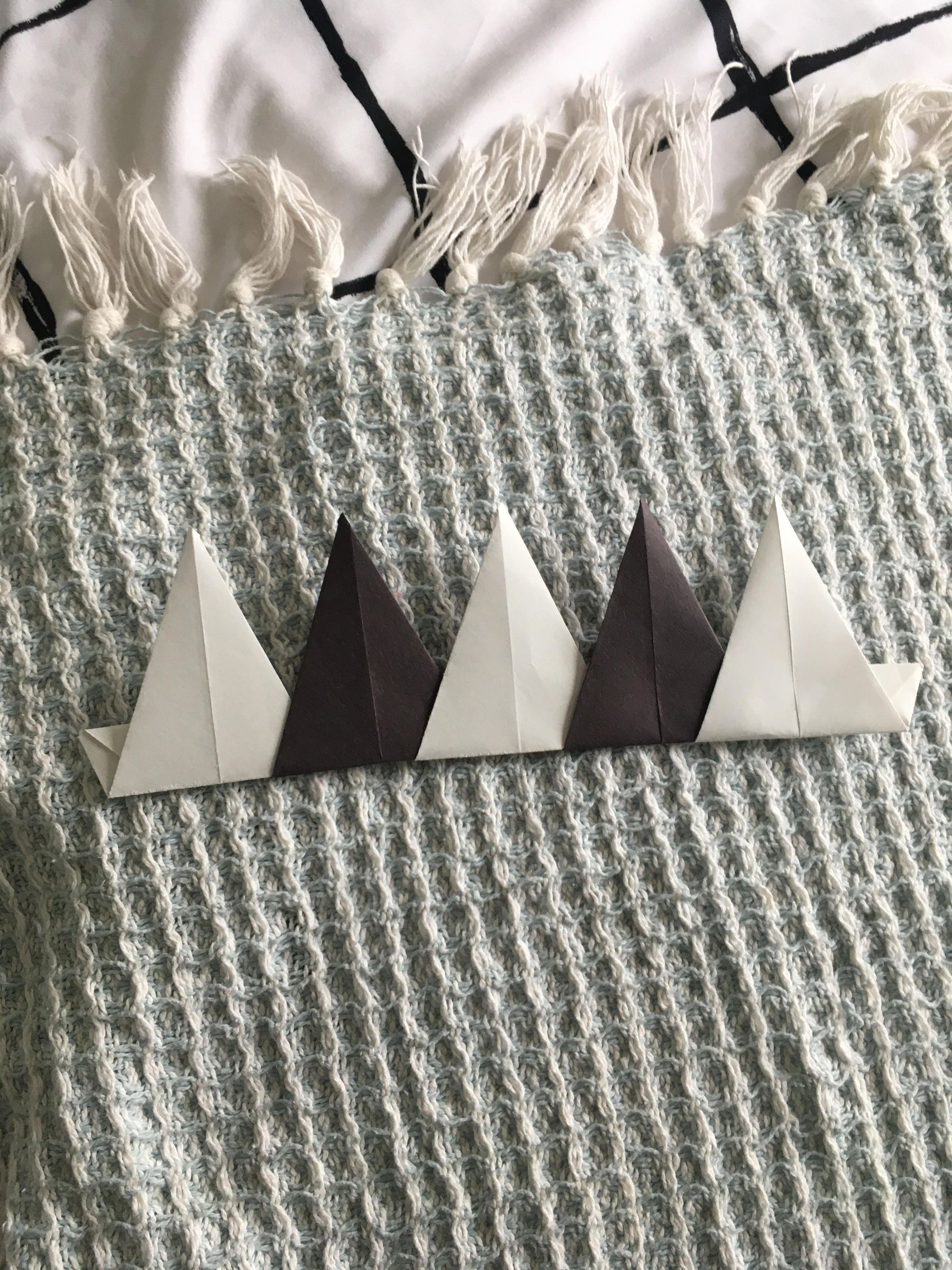 How to Make a Paper Crown : 11 Steps (with Pictures) - Instructables