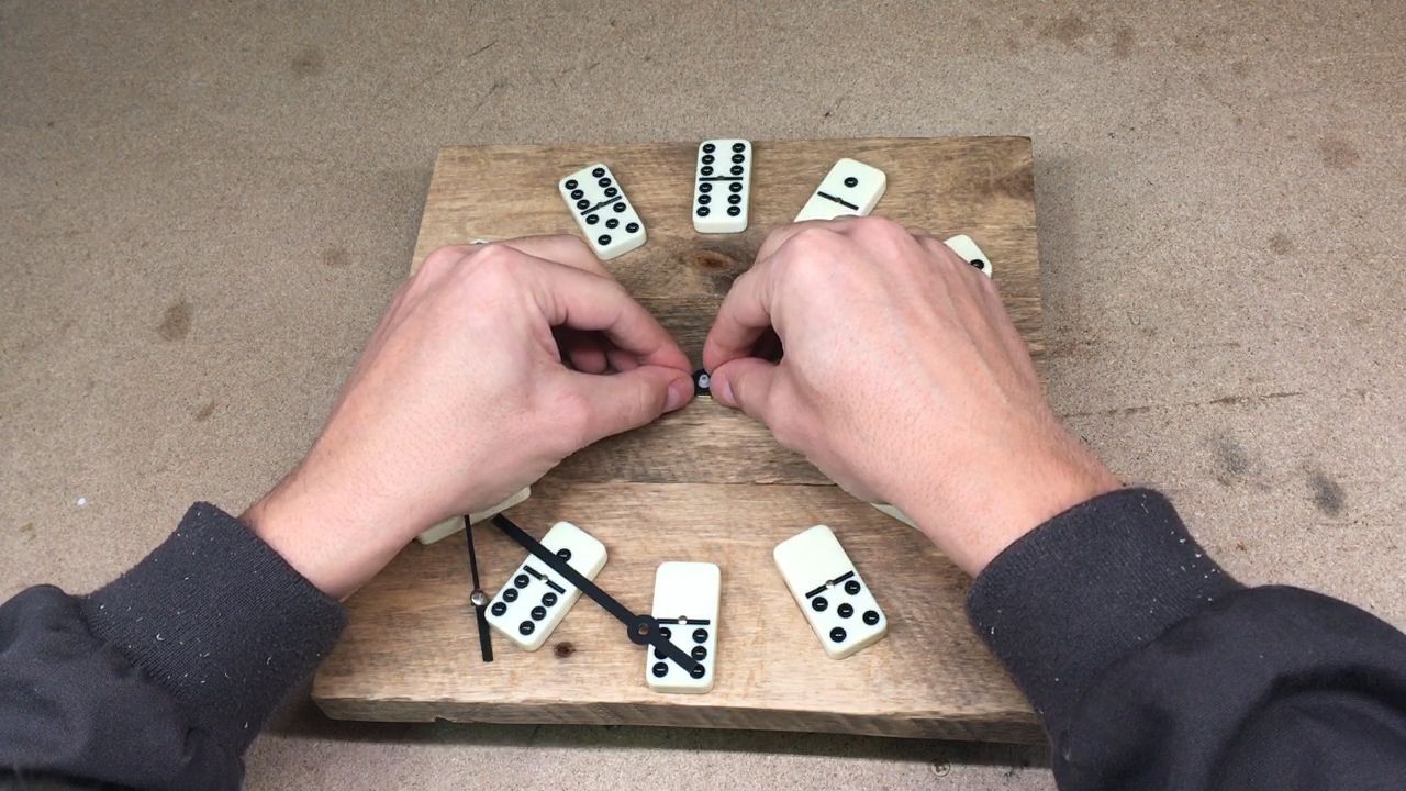 DIY: Domino Clock From Pallet Wood : 8 Steps (with Pictures ...