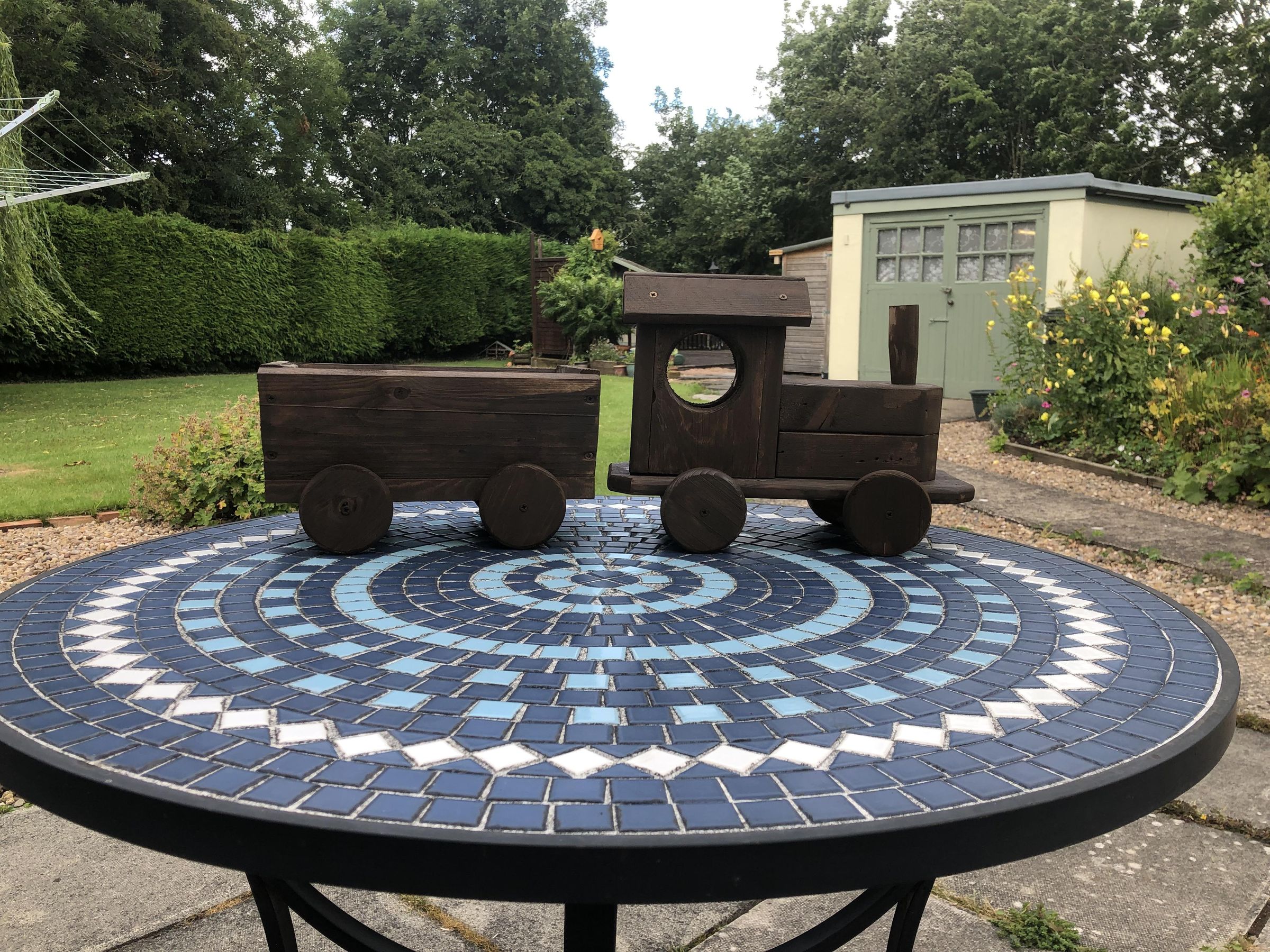 Upgrade Garden Wooden Loco With Coal Tender Planter : 5 Steps ...