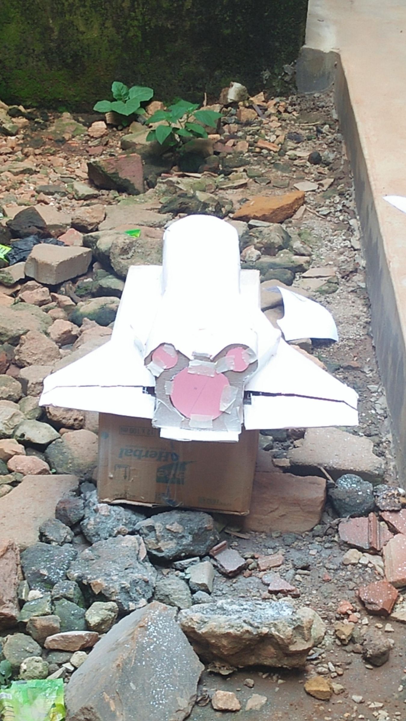 A DIY CARDBOARD AND PAPER SPACE SHUTTLE : 8 Steps - Instructables