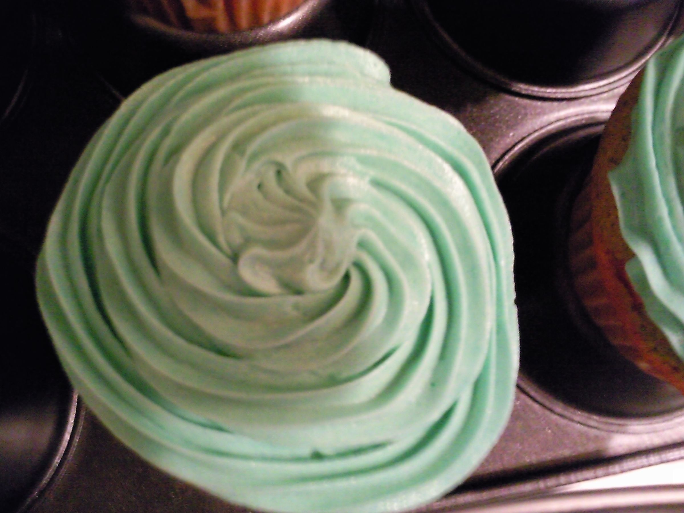 Two Tone Cupcakes! : 4 Steps (with Pictures) - Instructables