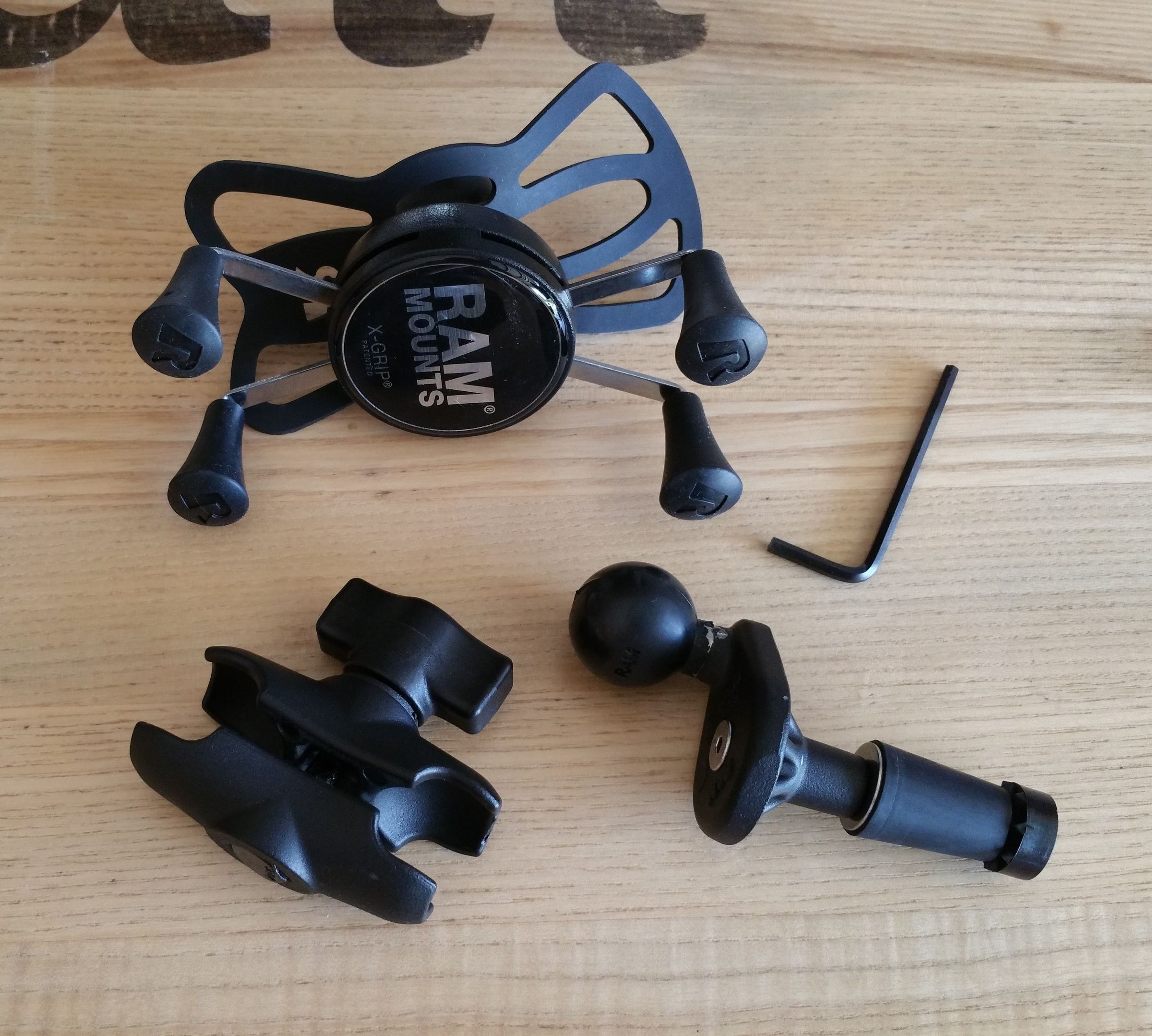 How to Install a RAM Phone Mount on a Motorcycle : 6 Steps (with ...