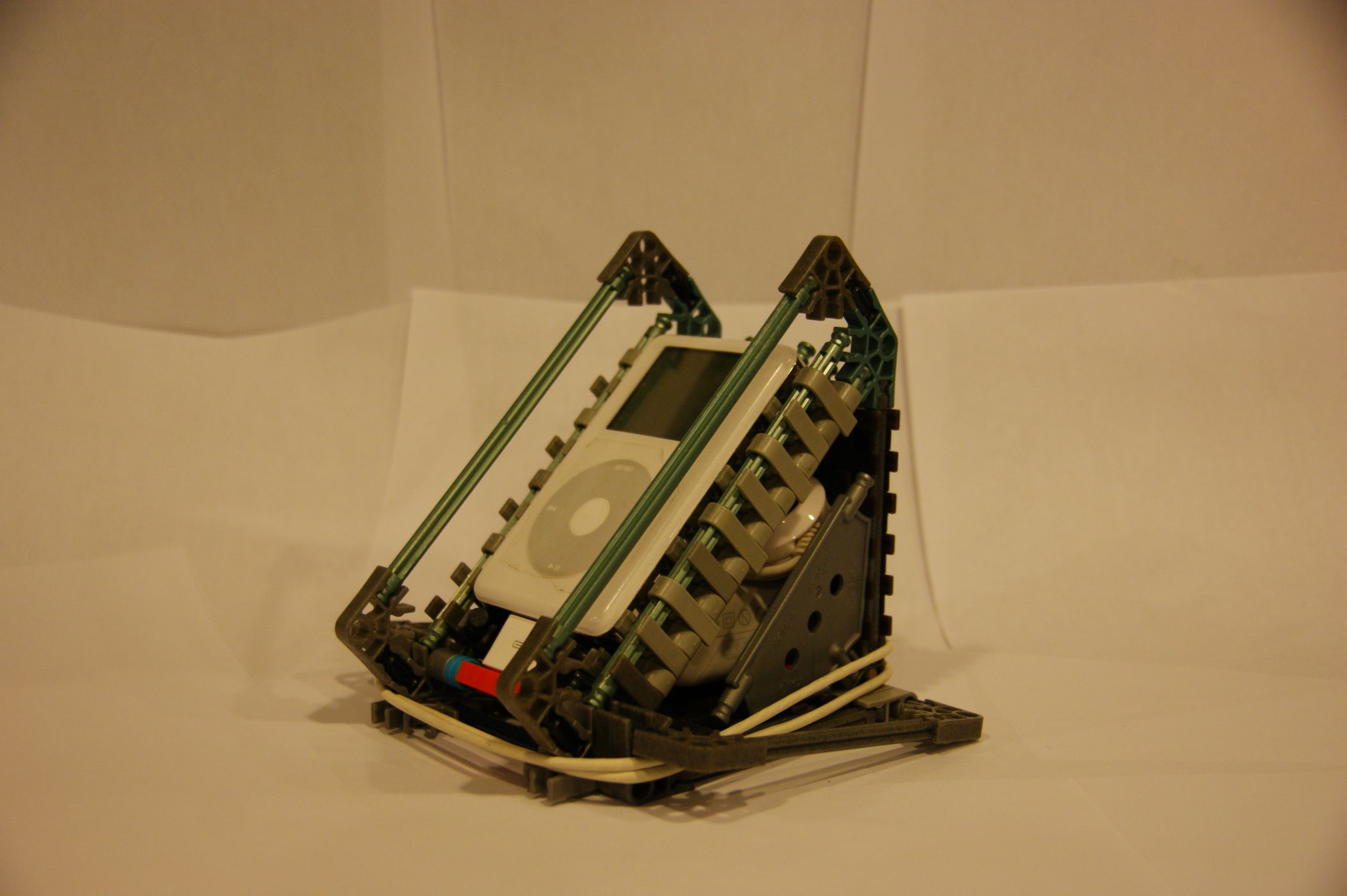 IPod/Tablet Dock (Knex) : 5 Steps - Instructables