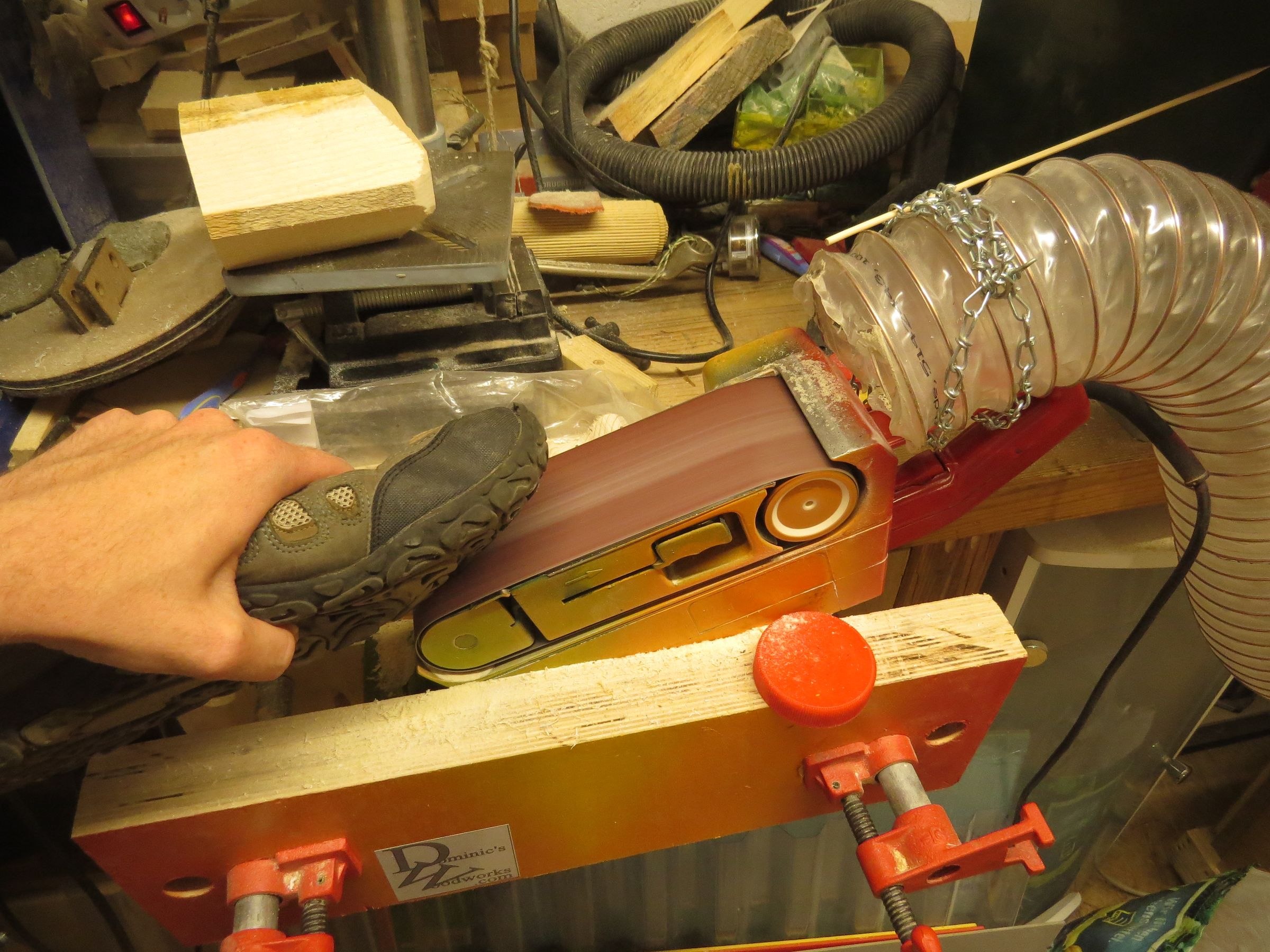 How to Clean Sandpaper on Powertools : 3 Steps (with Pictures ...