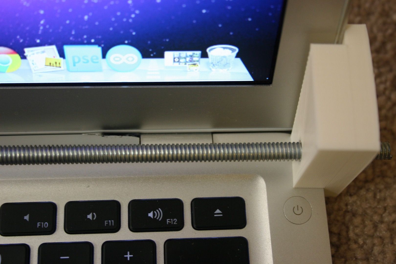 Macbook Air Broken Hinge Brace : 3 Steps - Instructables