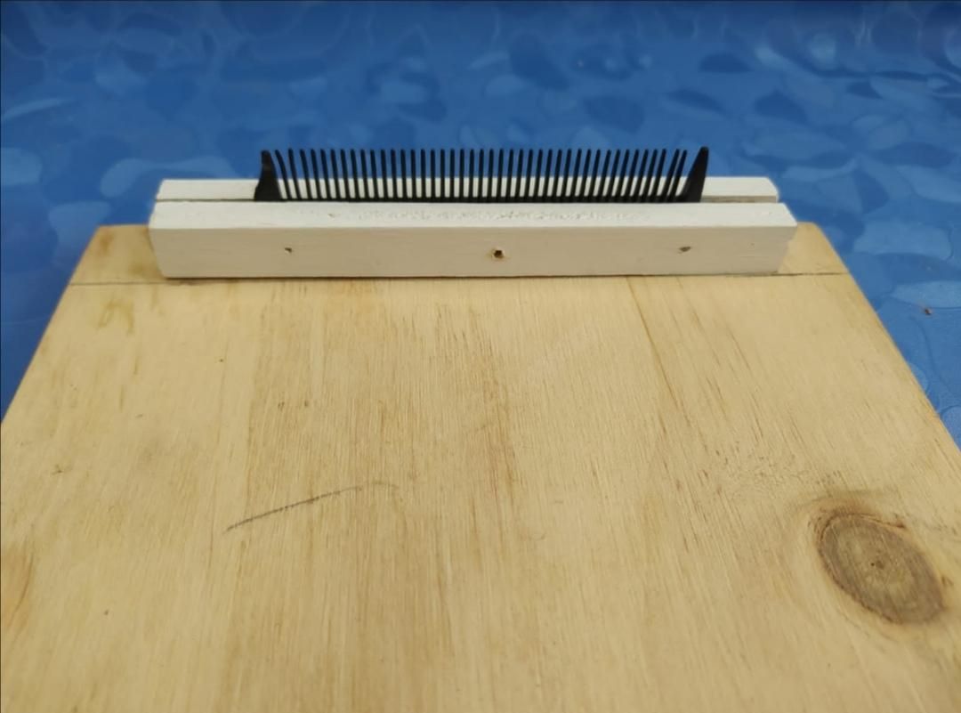Loom With Combs : 10 Steps (with Pictures) - Instructables