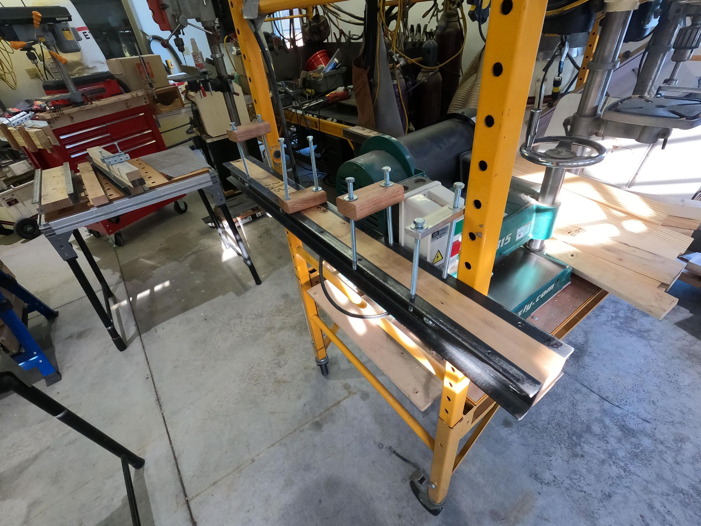 Multi-Clamp Glue-Up Jig for Fabricating DIY Wood Beams AKA a ...
