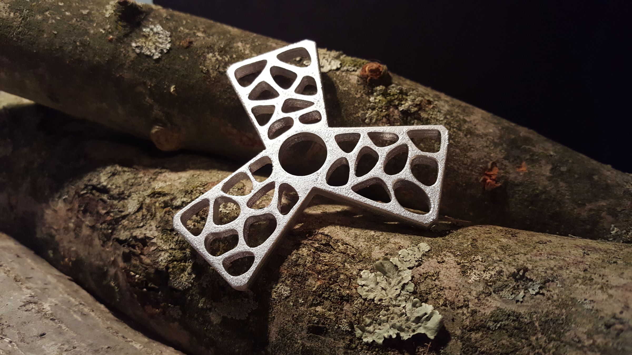 Metal Cast Fidget Spinner With Voronoi Pattern : 7 Steps (with Pictures ...