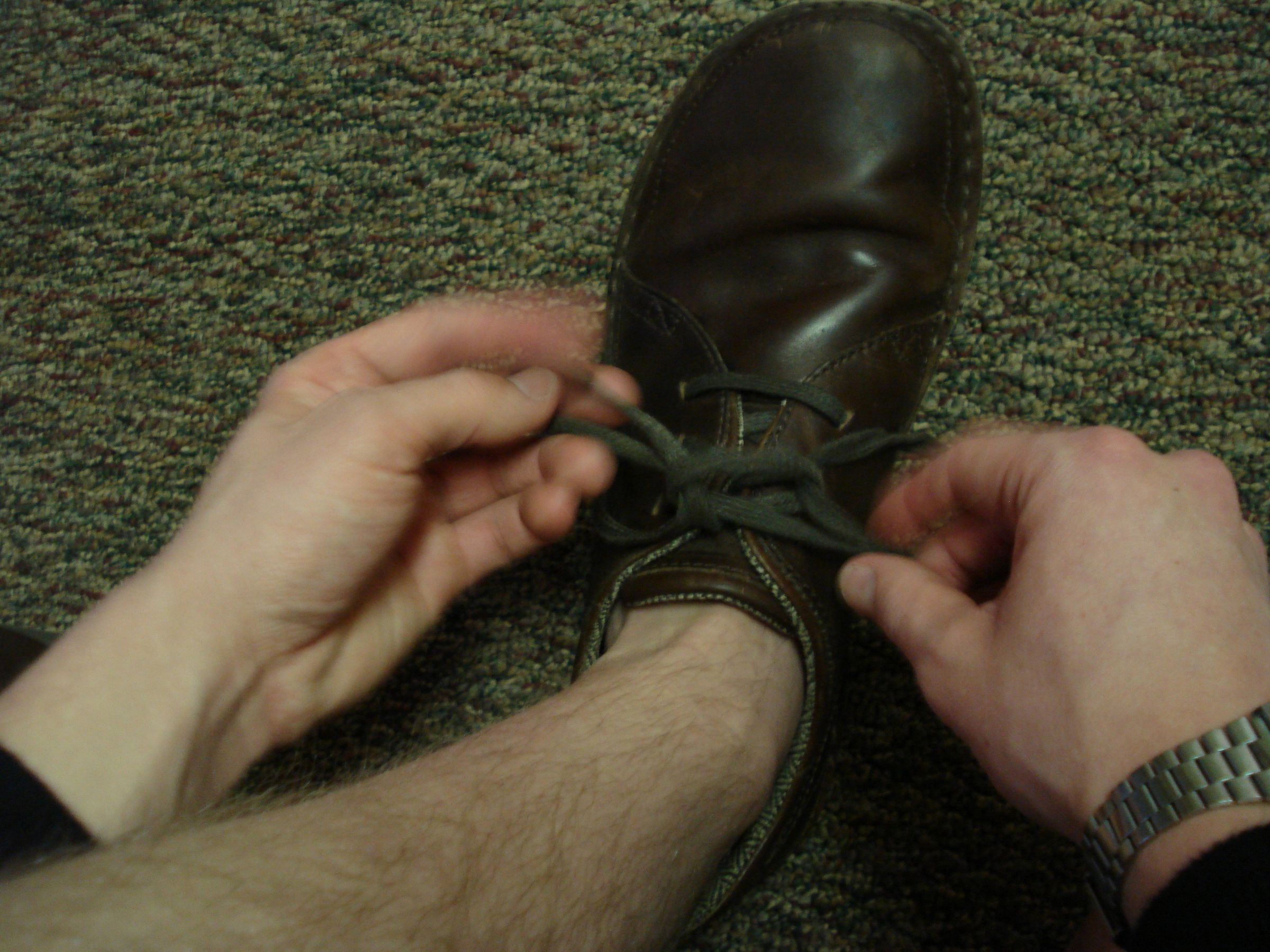 How to Tie Shoes As a Lefty : 6 Steps - Instructables