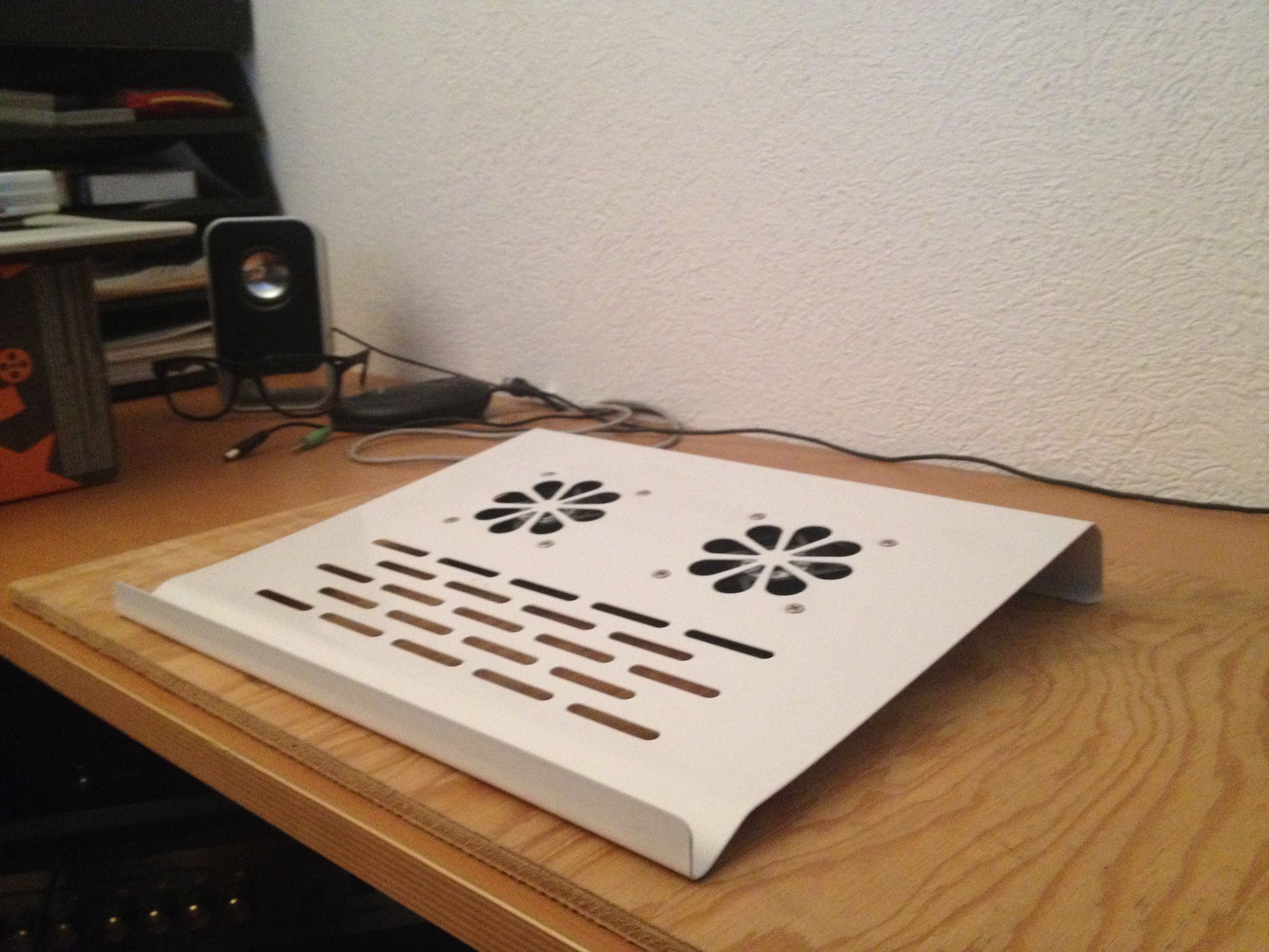 Wood Laptop Stand for Desktop With Fans and Stuff : 5 Steps - Instructables