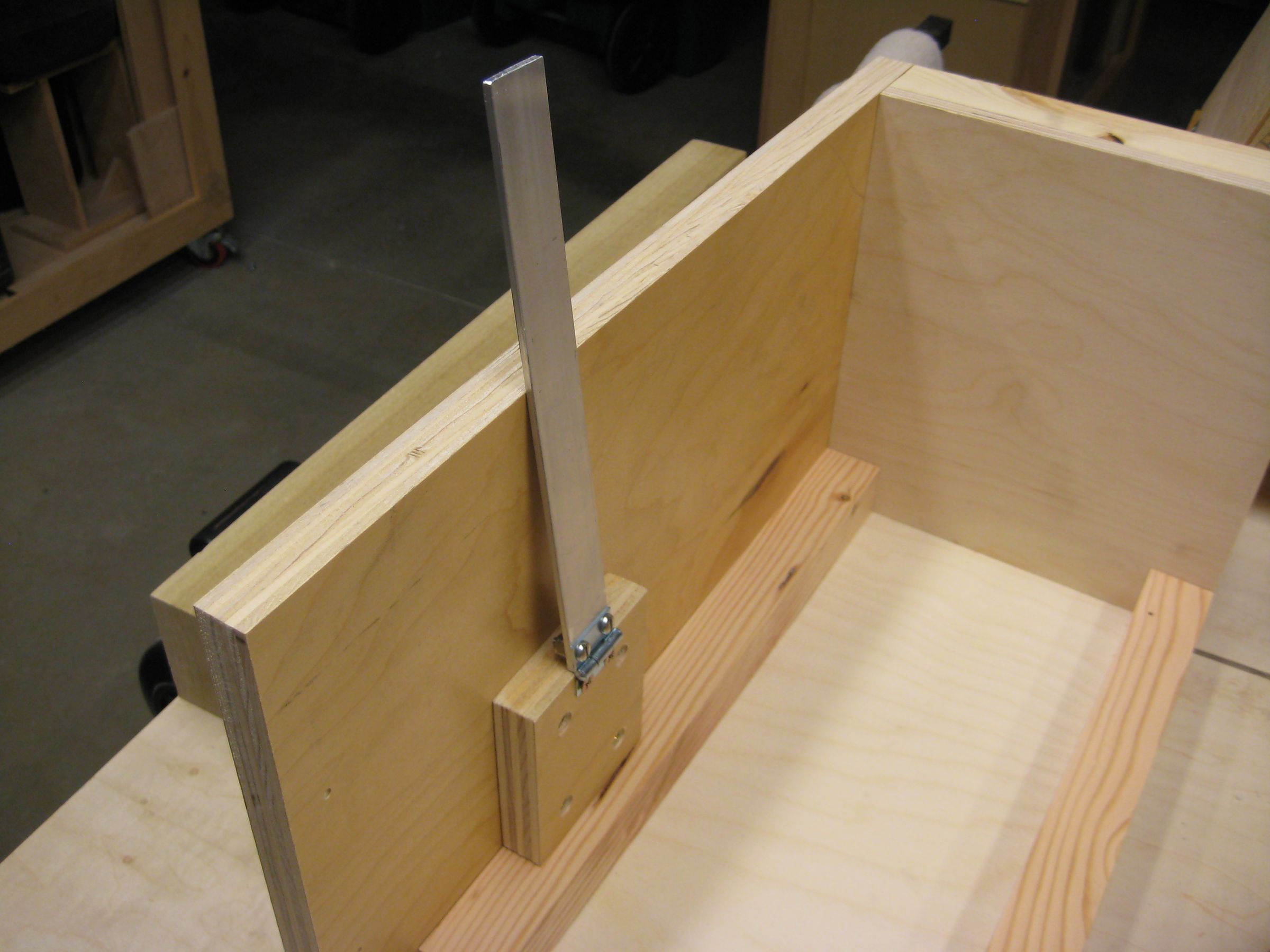 April Fools Screaming Lizard Shipping Container : 10 Steps (with ...