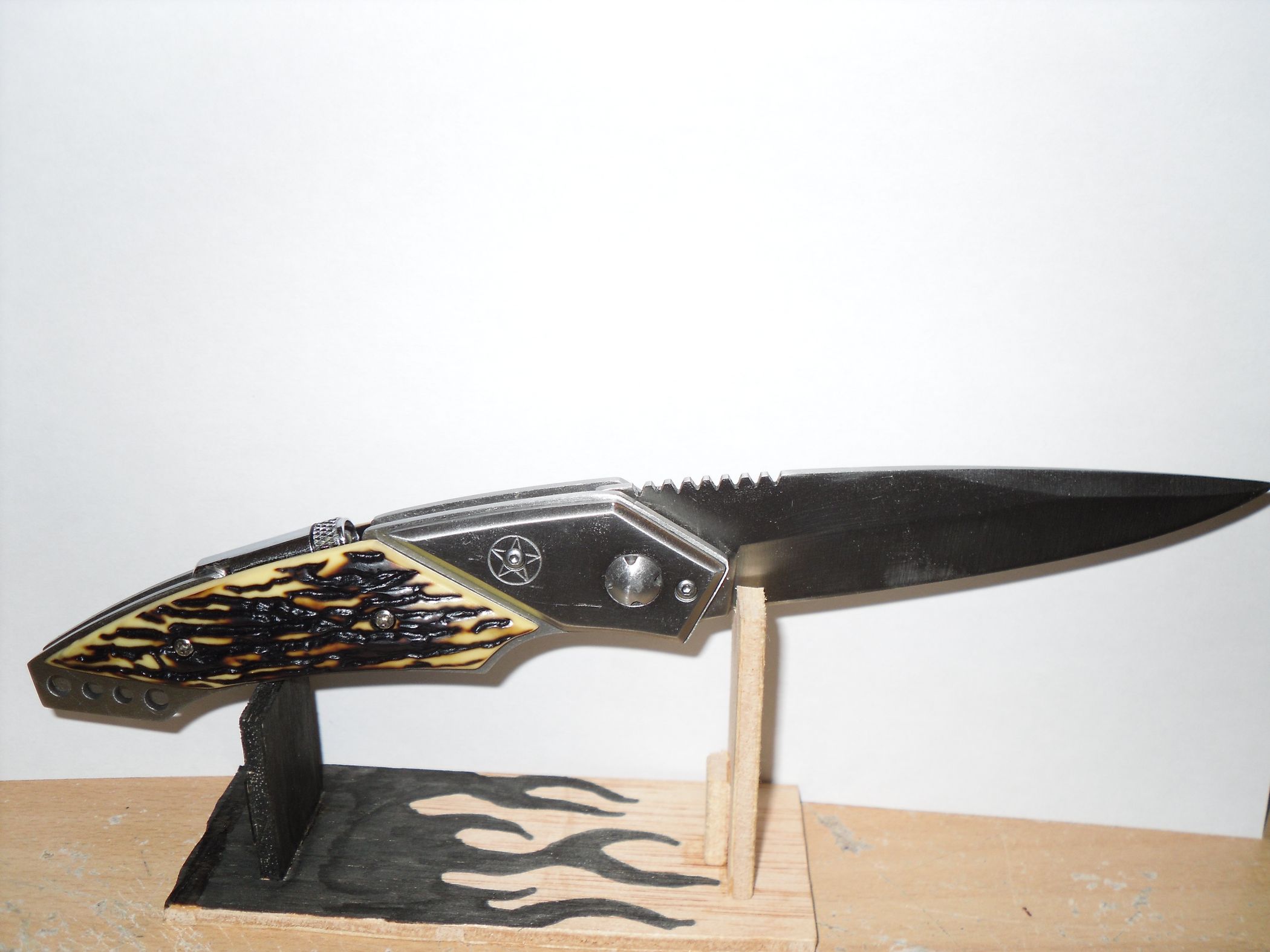 Knife Stand : 3 Steps - Instructables