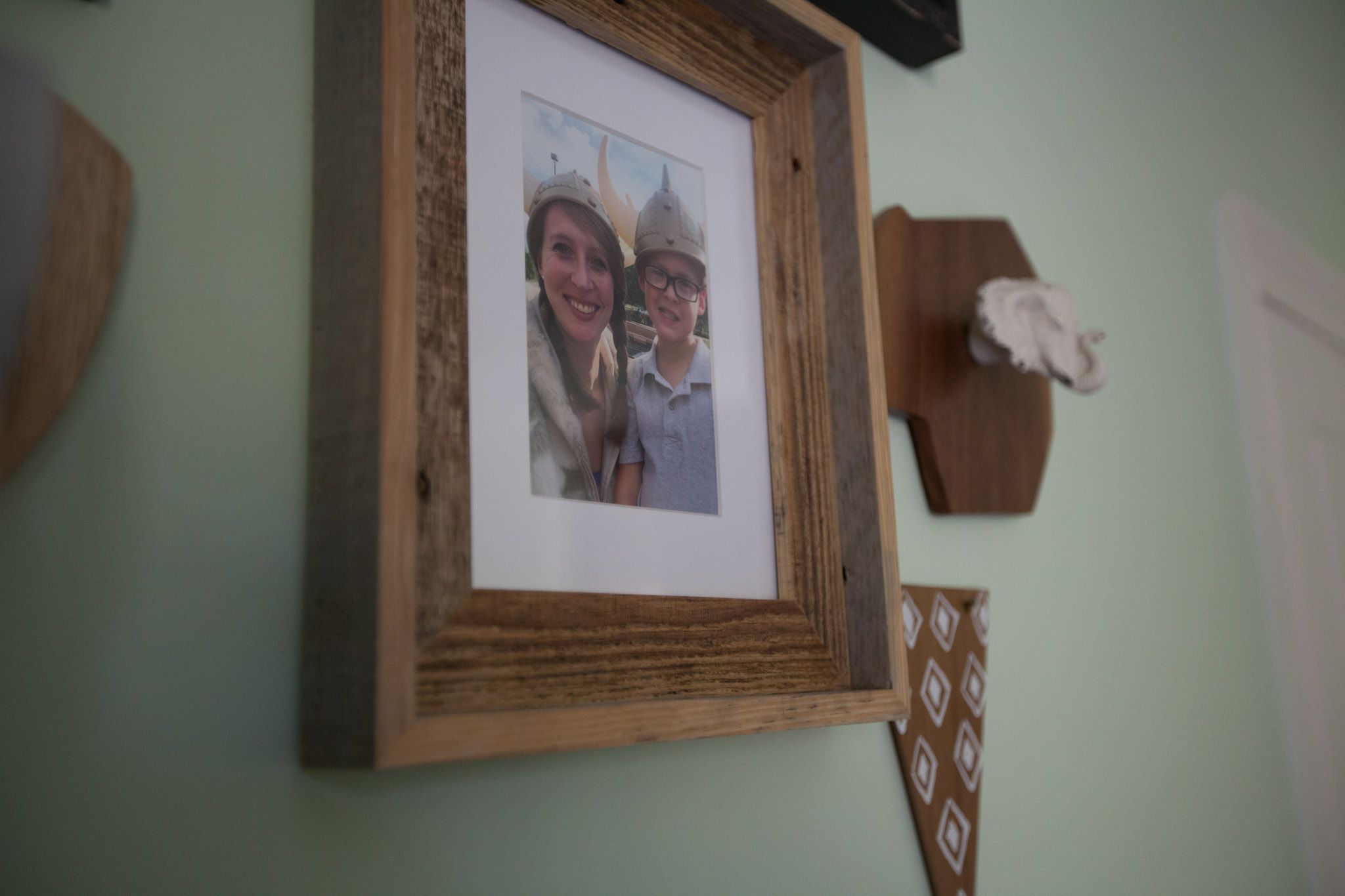 How to Make a Pallet Wood Picture Frame : 15 Steps (with Pictures ...