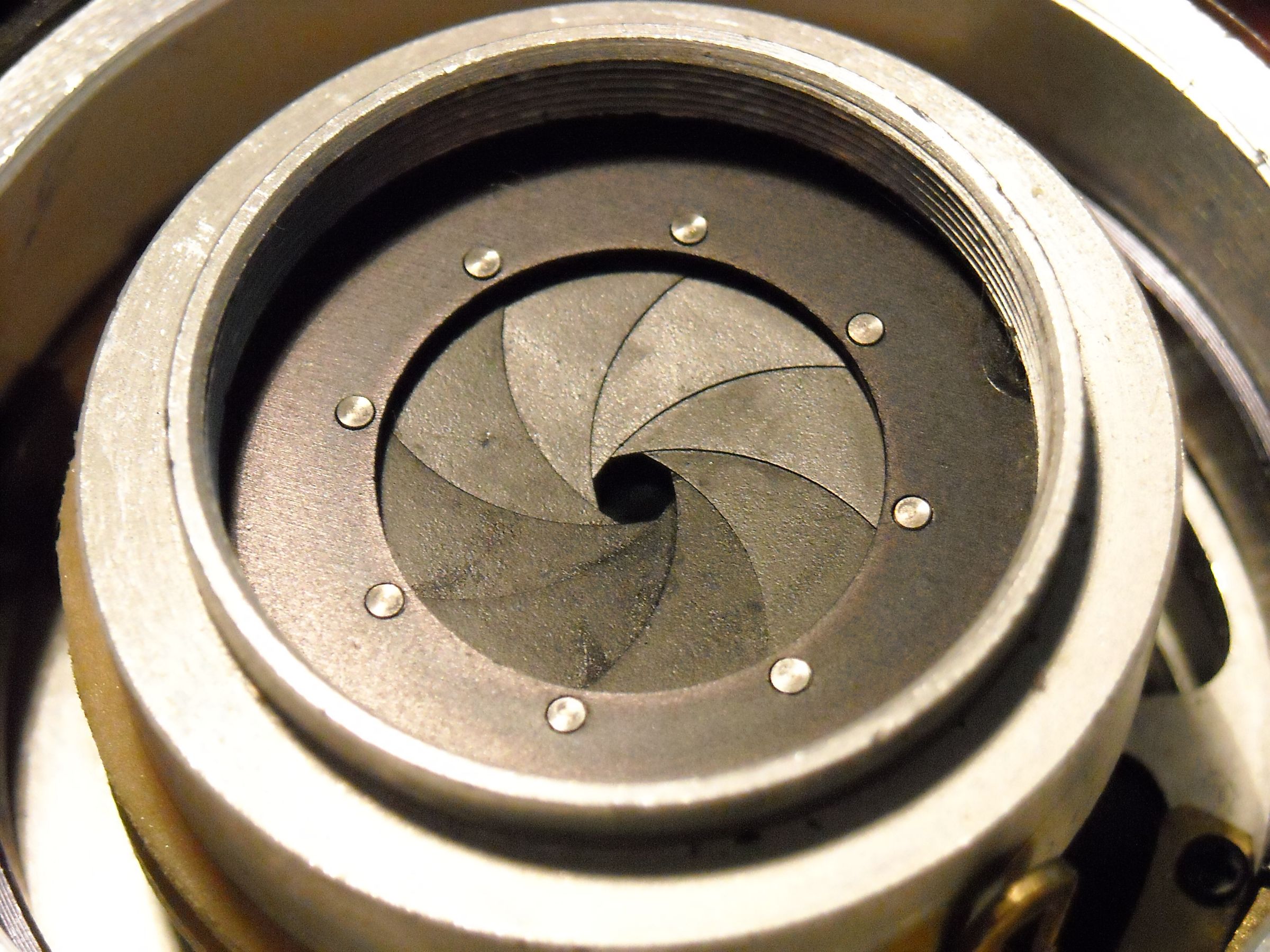 Fixing a Manual Focus Lens Diaphragm (with a Rubber Band) : 4 Steps ...