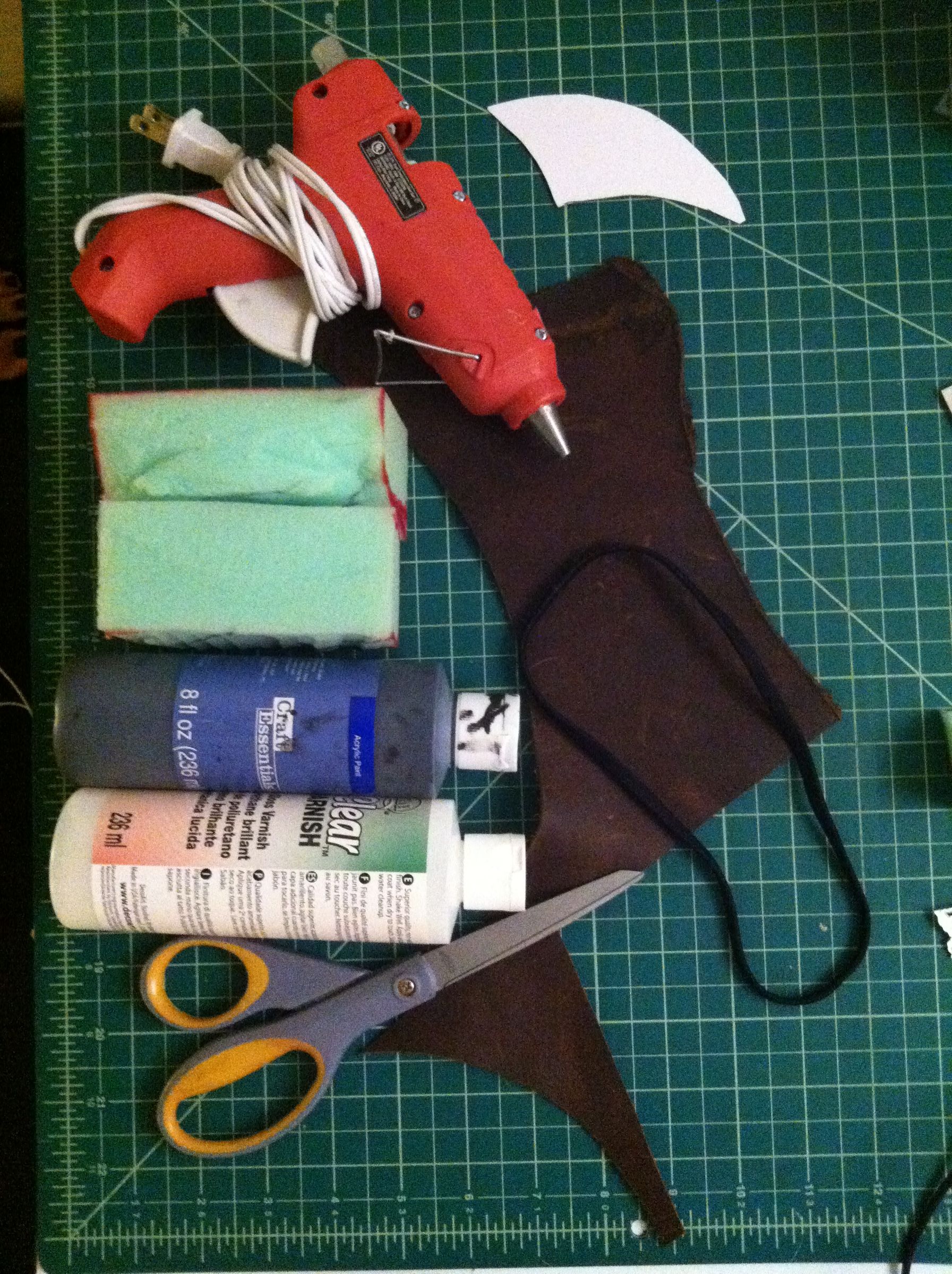 Super Simple Demon Horns! : 8 Steps (with Pictures) - Instructables