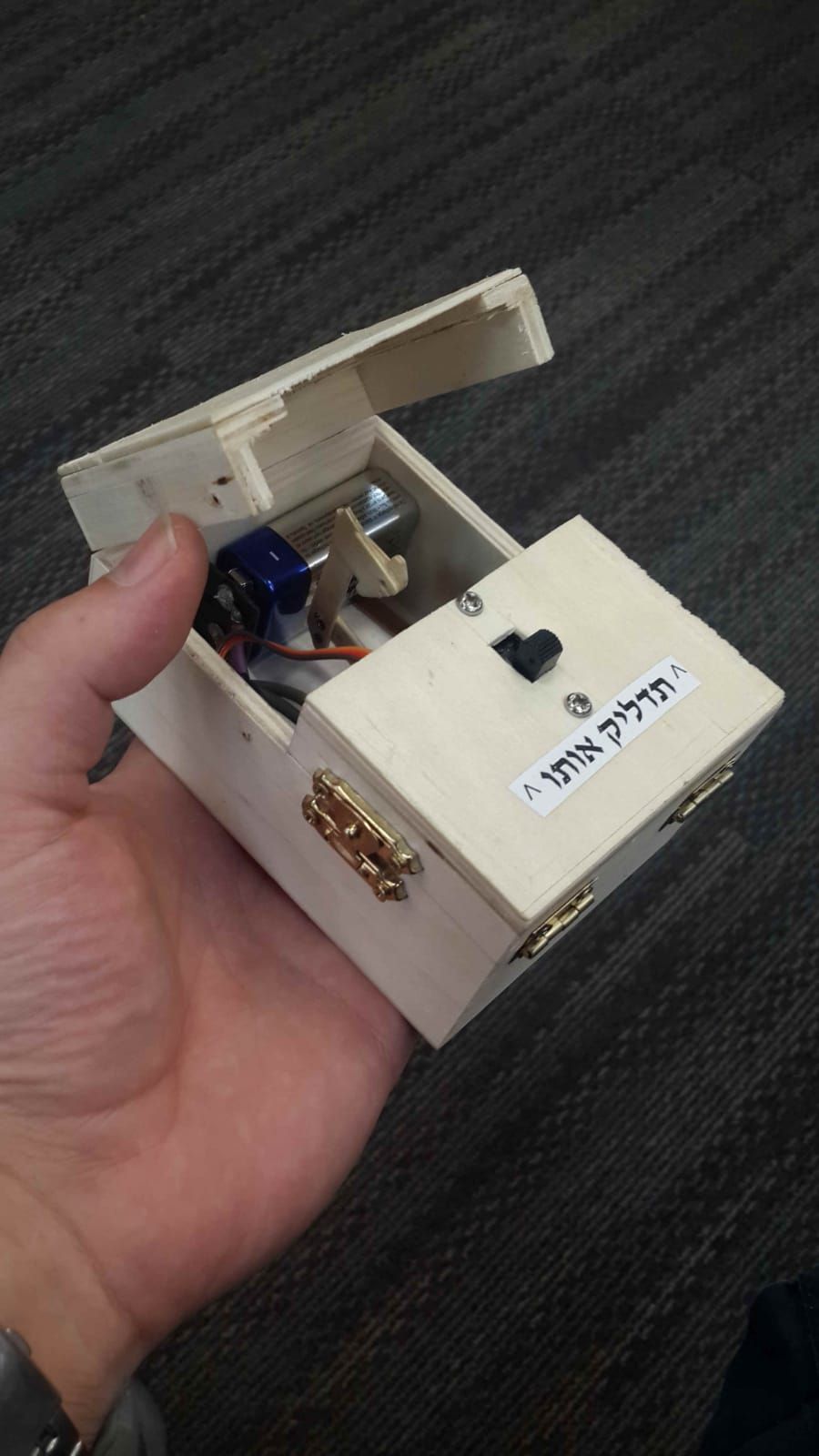 Useless Machine Instructions : 21 Steps (with Pictures) - Instructables