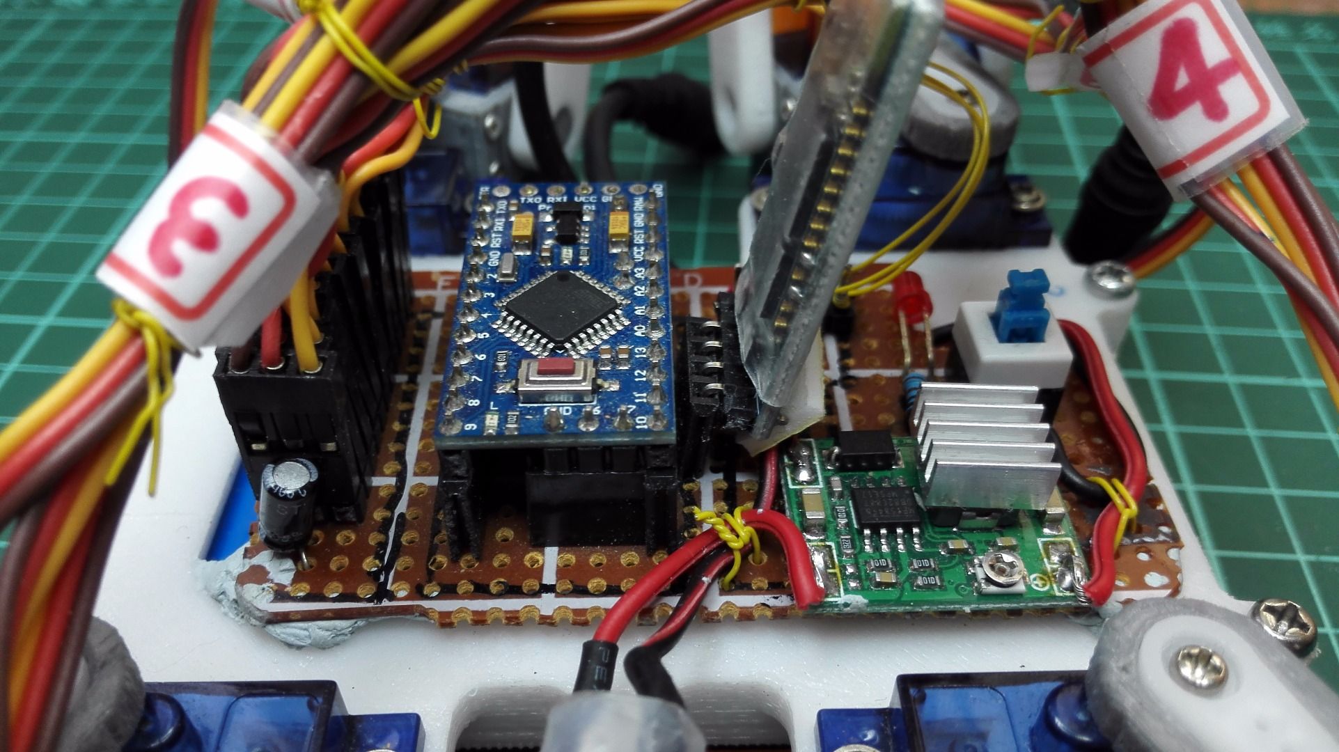 [DIY] Spider Robot(Quad Robot, Quadruped) : 14 Steps (with Pictures ...