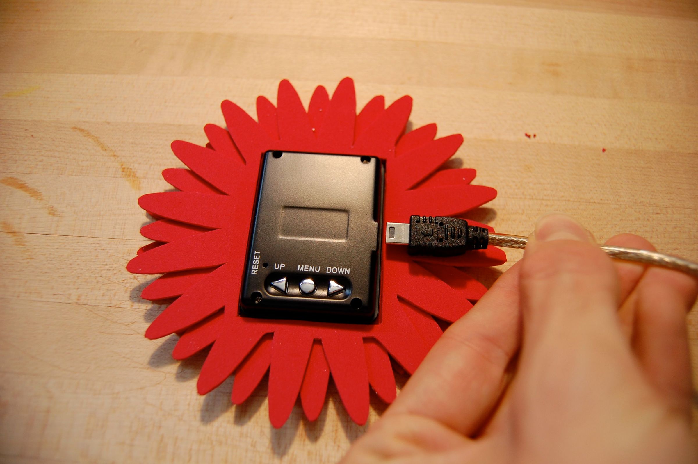 Solar Powered Digital Picture Frame : 11 Steps (with Pictures ...