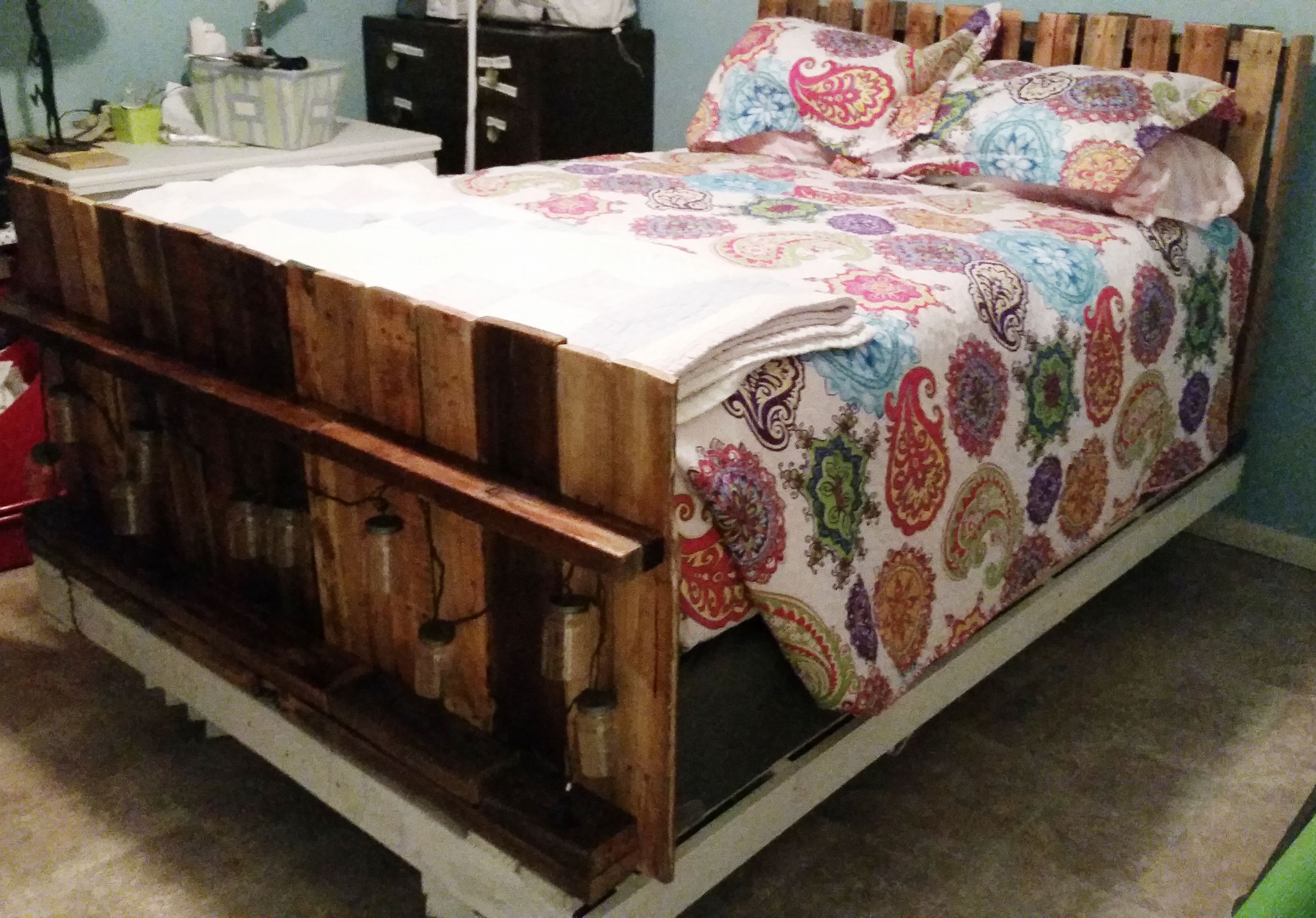 Underlit Pallet Bed : 5 Steps (with Pictures) - Instructables